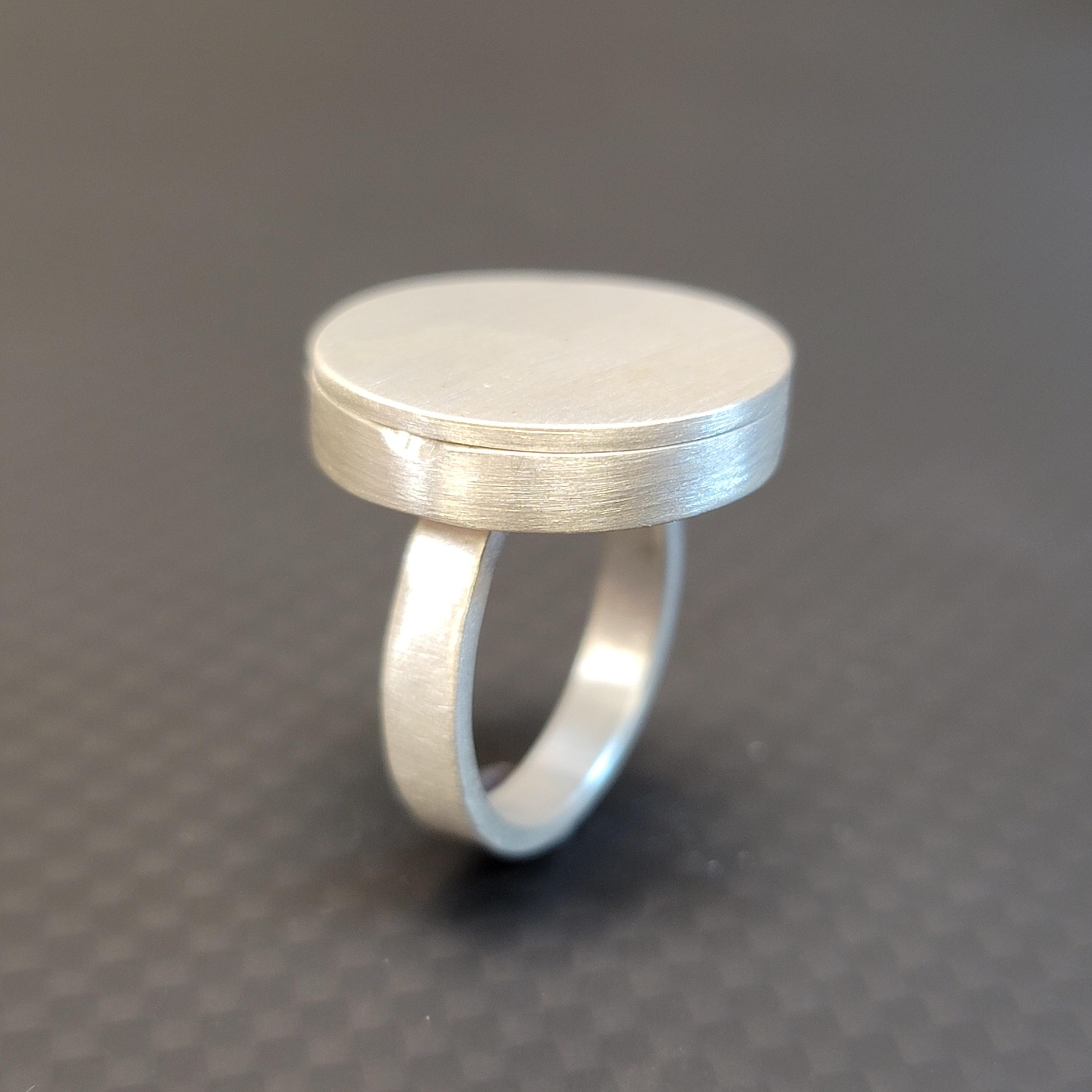 Secret Compartment Ring : 6 Steps (with Pictures) - Instructables