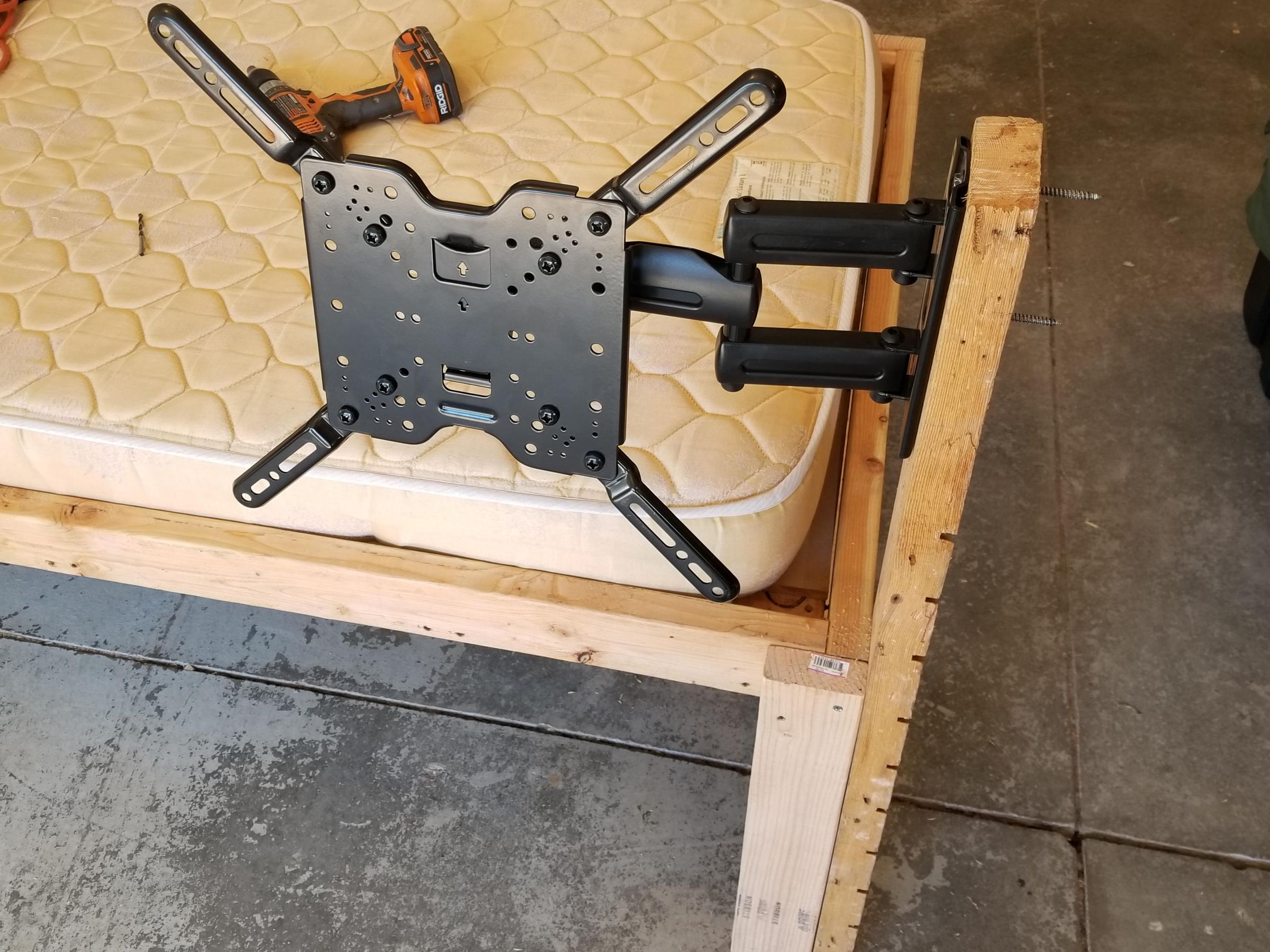 Lofted Van Bed With TV : 4 Steps (with Pictures) - Instructables