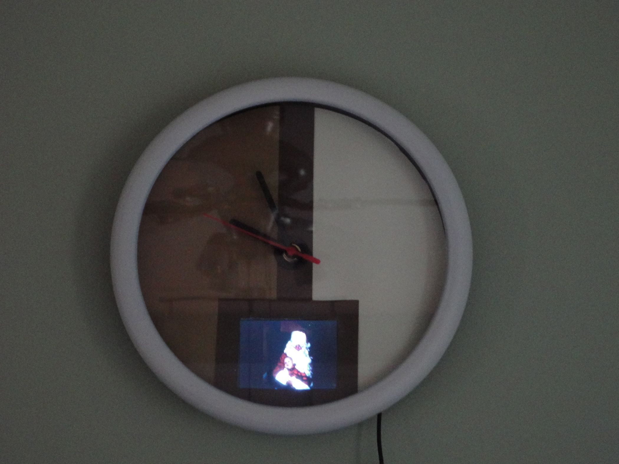 Hack a Digital Frame Into a 2$ Clock : 5 Steps - Instructables