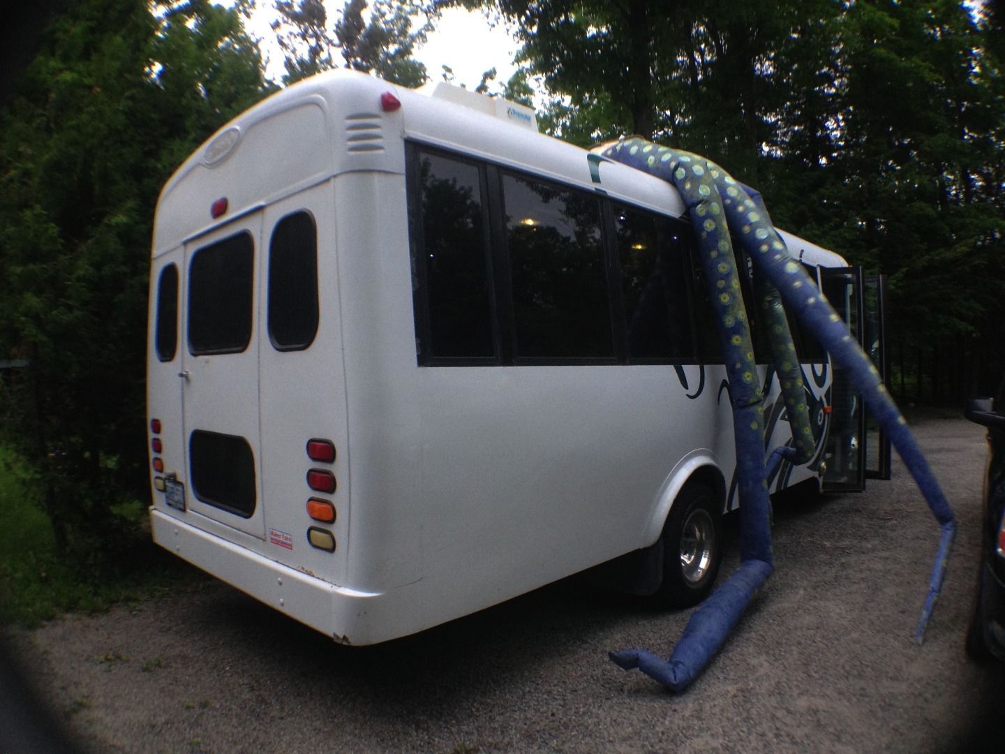 Inflatable Kraken Tentacles - a Bus Puppet : 16 Steps - Instructables