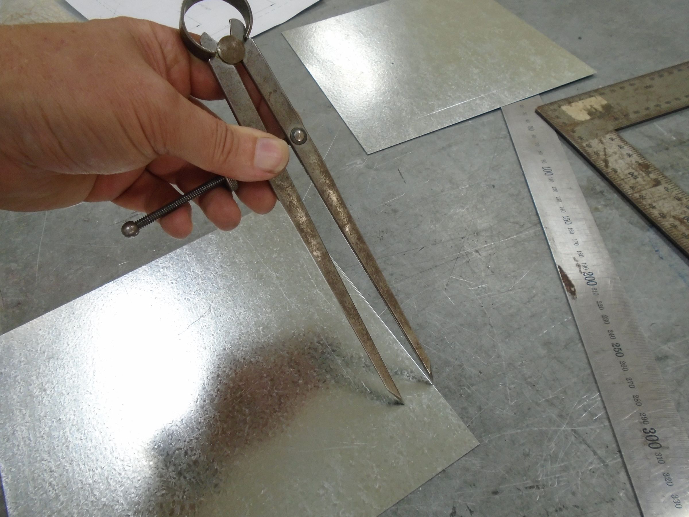 Automatic Chicken Feeder : 7 Steps (with Pictures) - Instructables