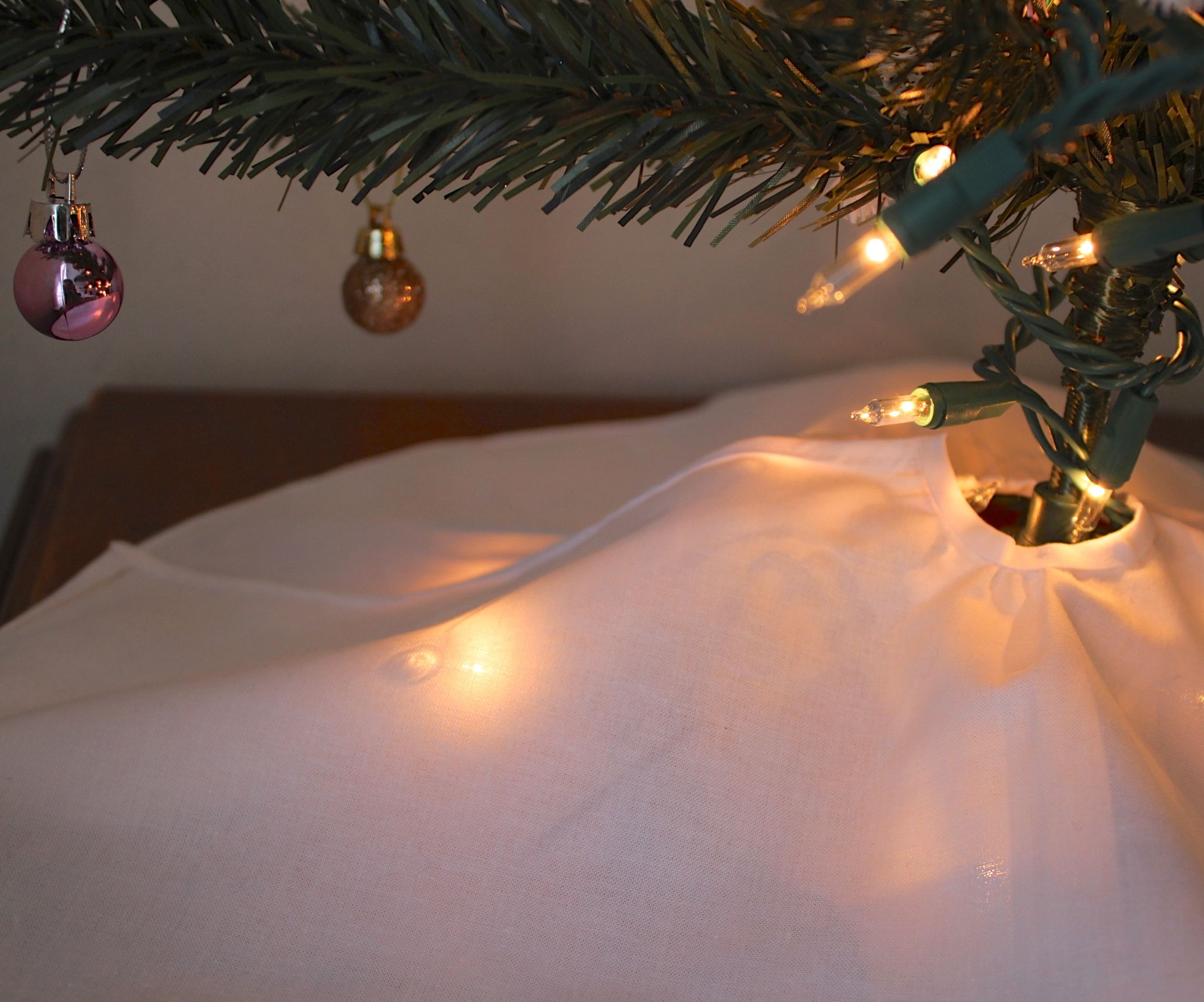 How to Make a Tree Skirt : 8 Steps (with Pictures) - Instructables
