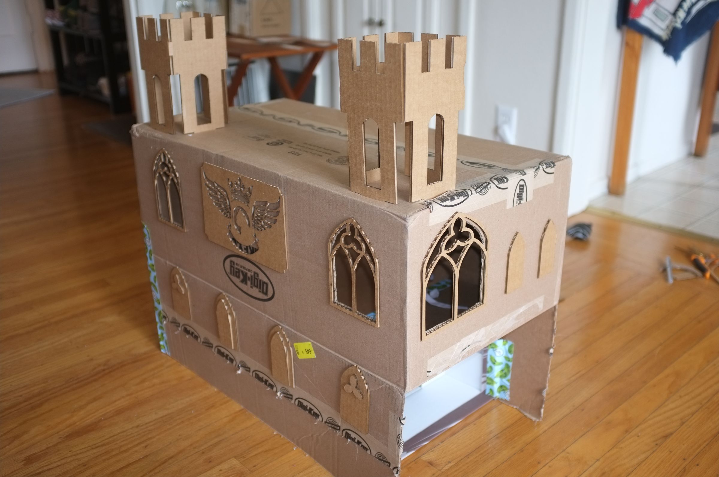 Blinging Out a Cardboard Cat Fort : 5 Steps (with Pictures) - Instructables