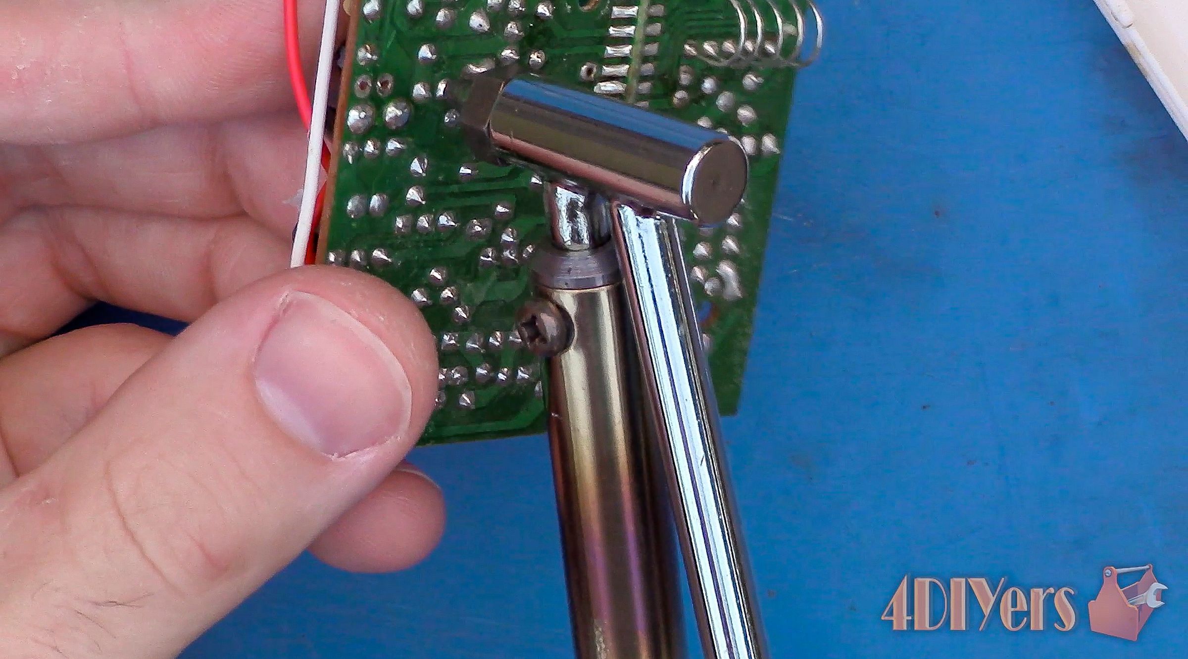 How to Desolder Electronic Components : 5 Steps (with Pictures ...