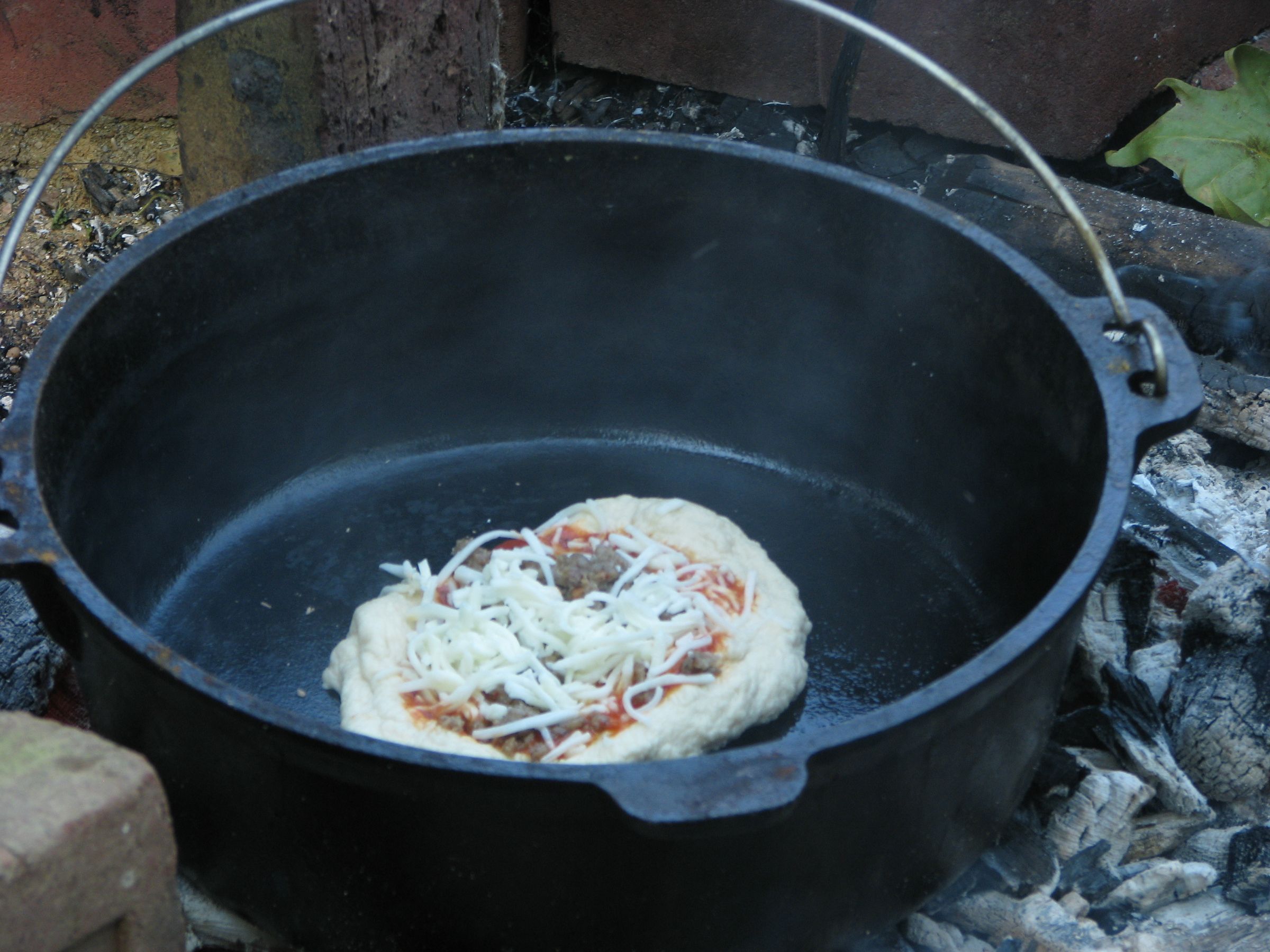 Dutch Oven Pizza : 5 Steps (with Pictures) - Instructables