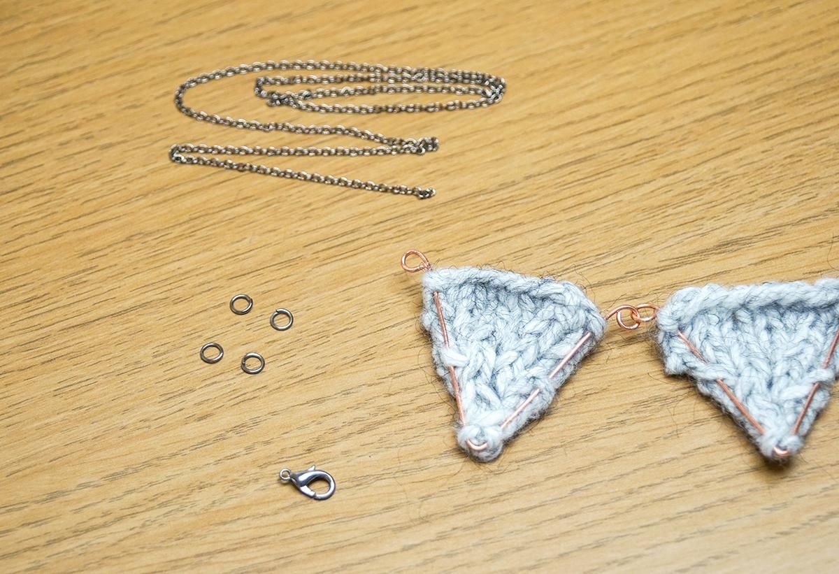 DIY Knitted Necklaces | 2 X Pretty Patterns With Metallic Details : 14 ...