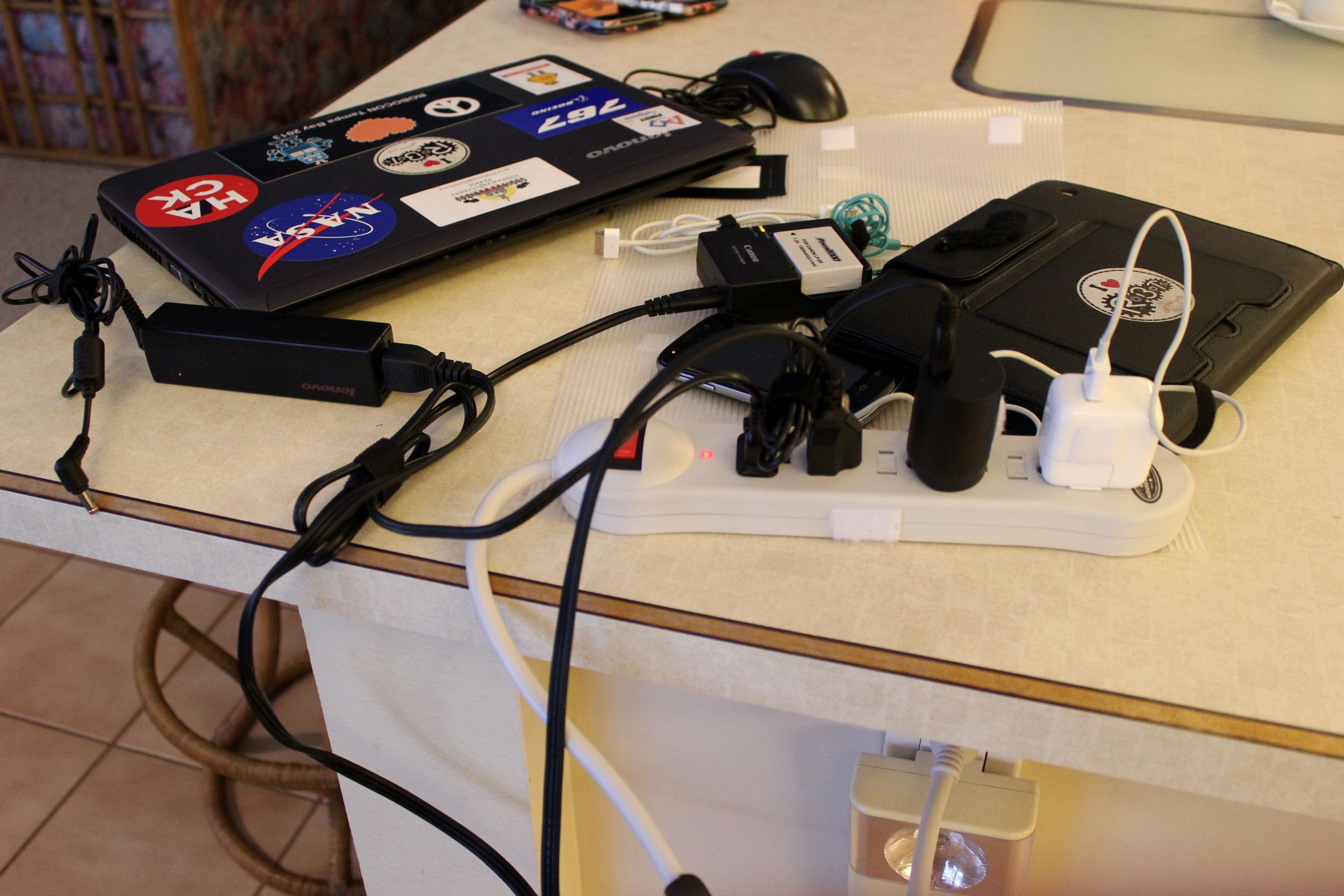 Roll Up Charging Station : 6 Steps - Instructables