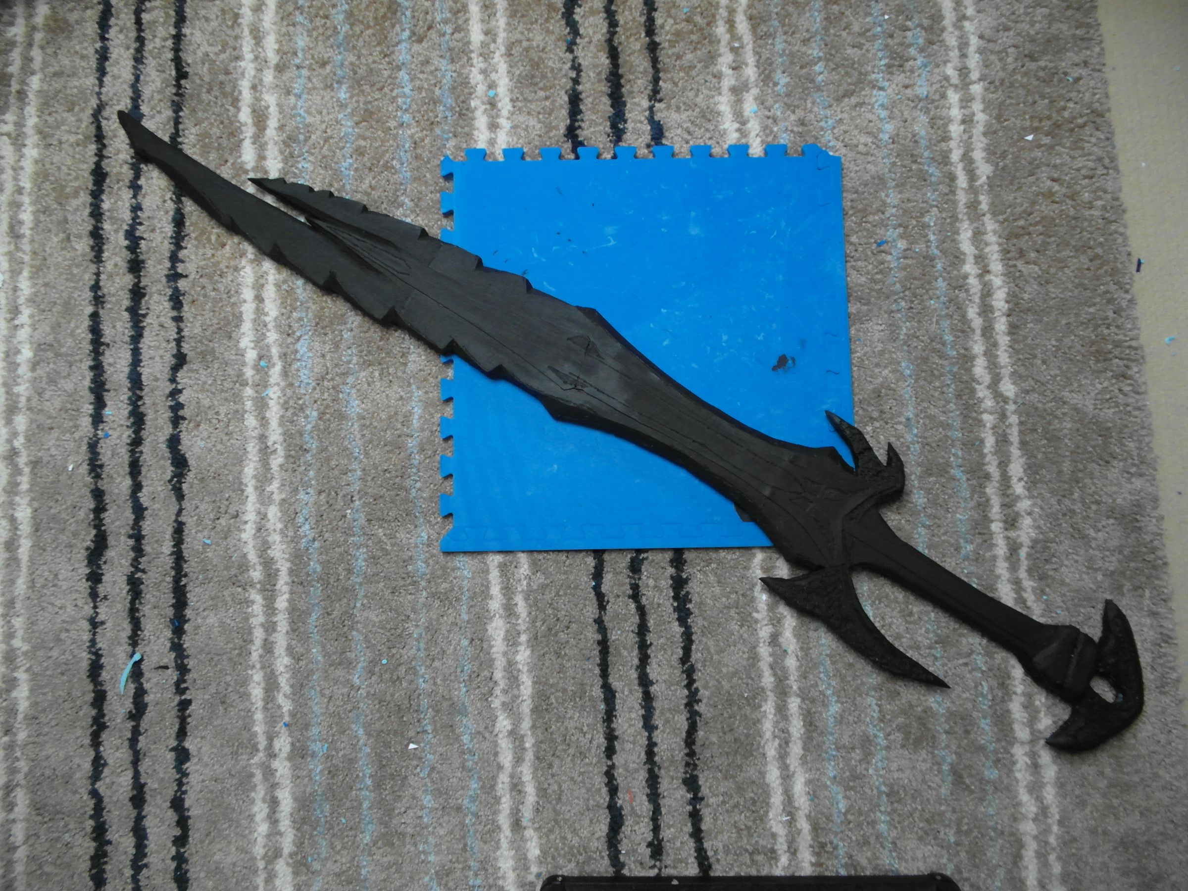 6ft Long Skyrim: Daedric Great Sword. : 4 Steps - Instructables