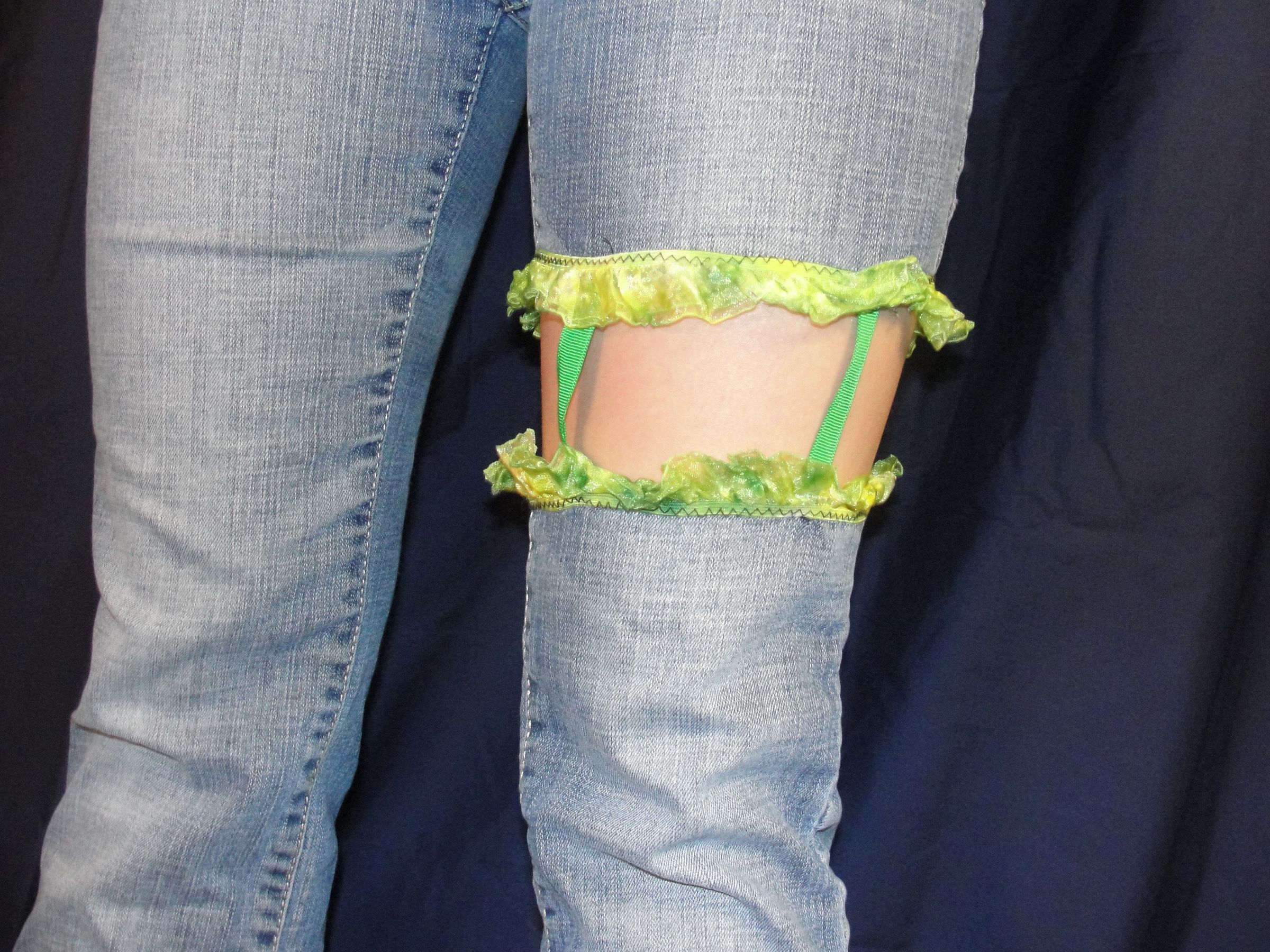 Colorful, Cut Jeans Modification : 5 Steps (with Pictures) - Instructables