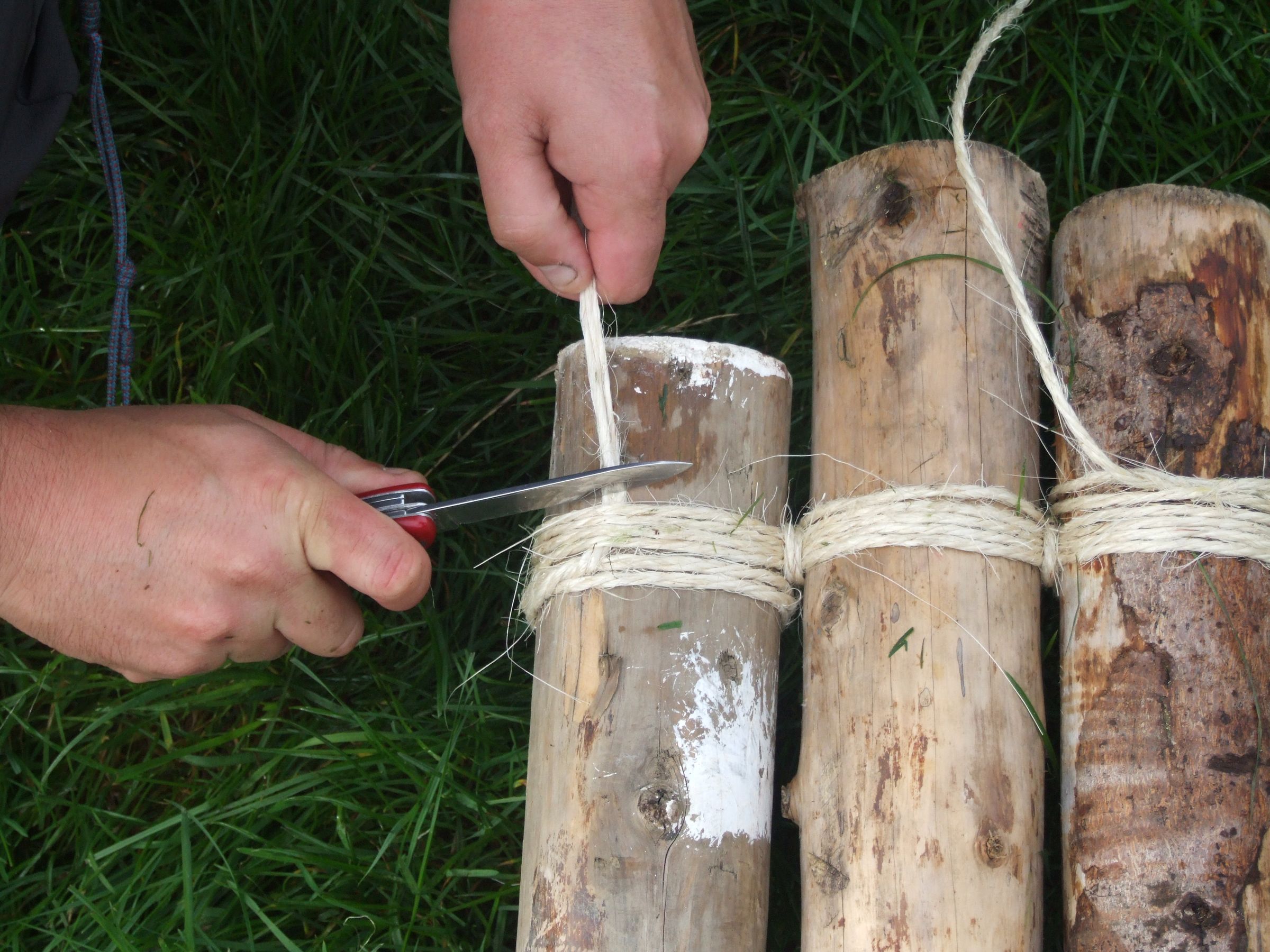 Figure of 8 Lashing (Tripod Lashing) : 6 Steps - Instructables