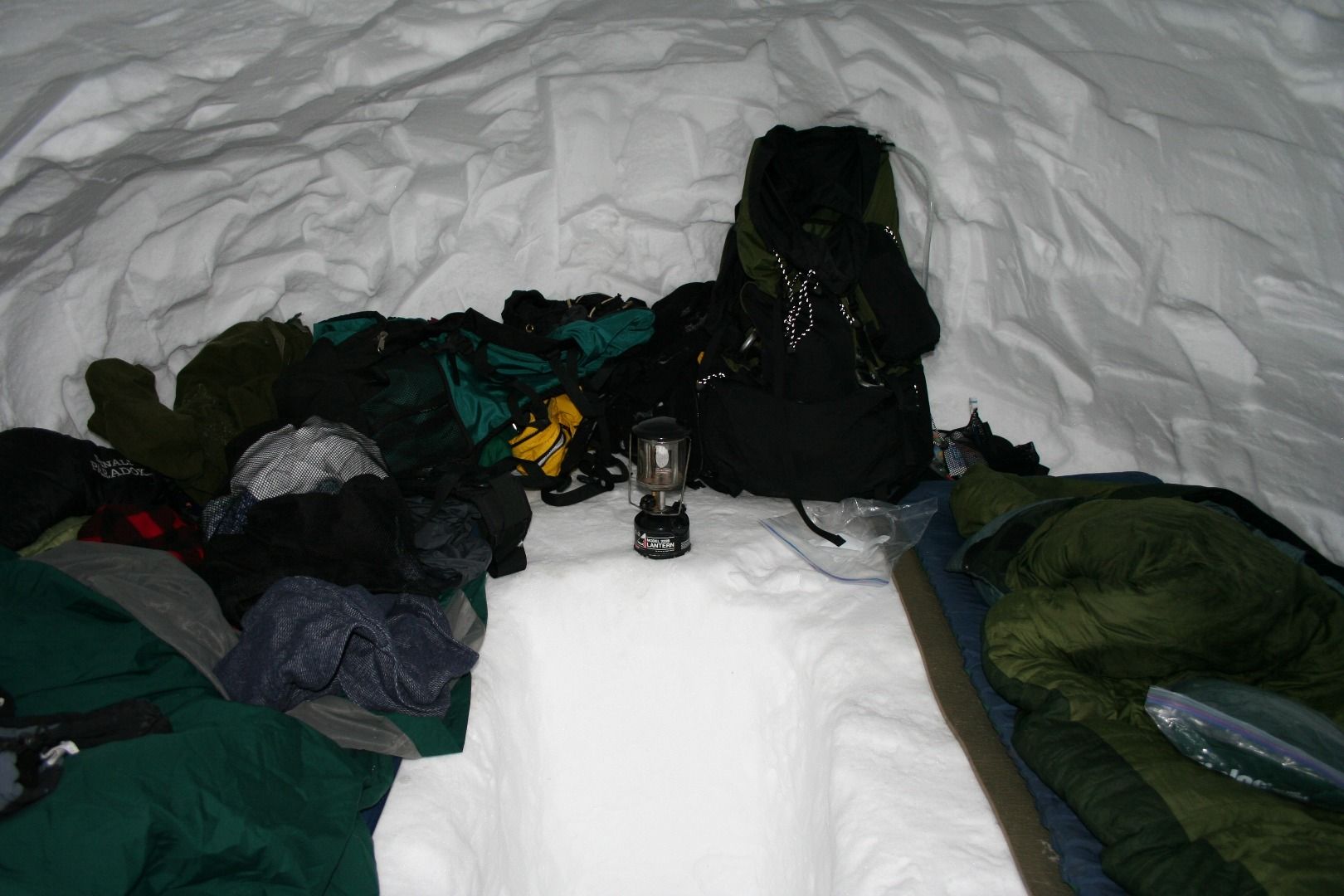 How to Build a Snow Cave for Winter Survival : 5 Steps (with Pictures ...