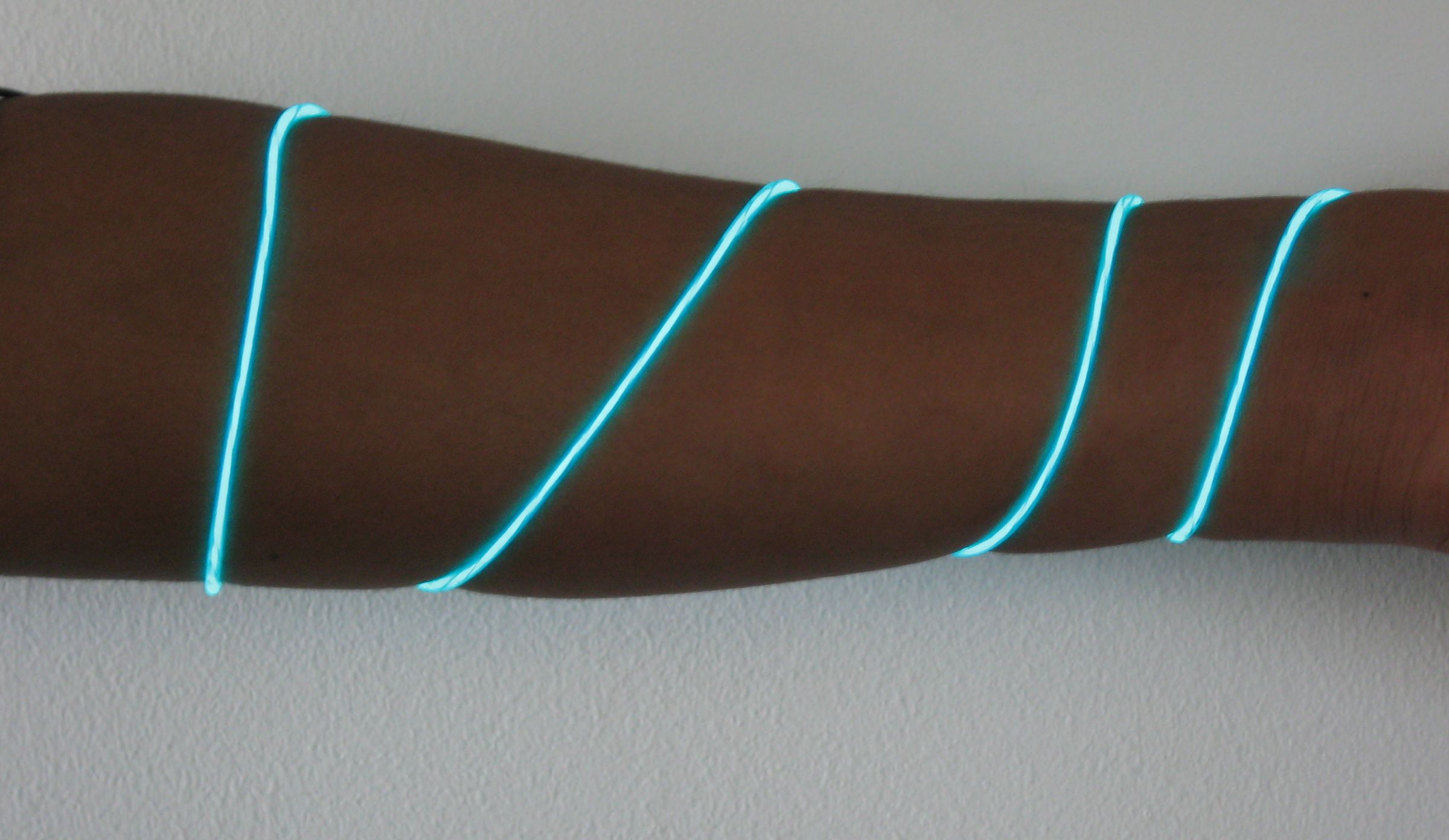 How to Solder EL (Electroluminescent) Wire : 7 Steps (with Pictures) - Instructables