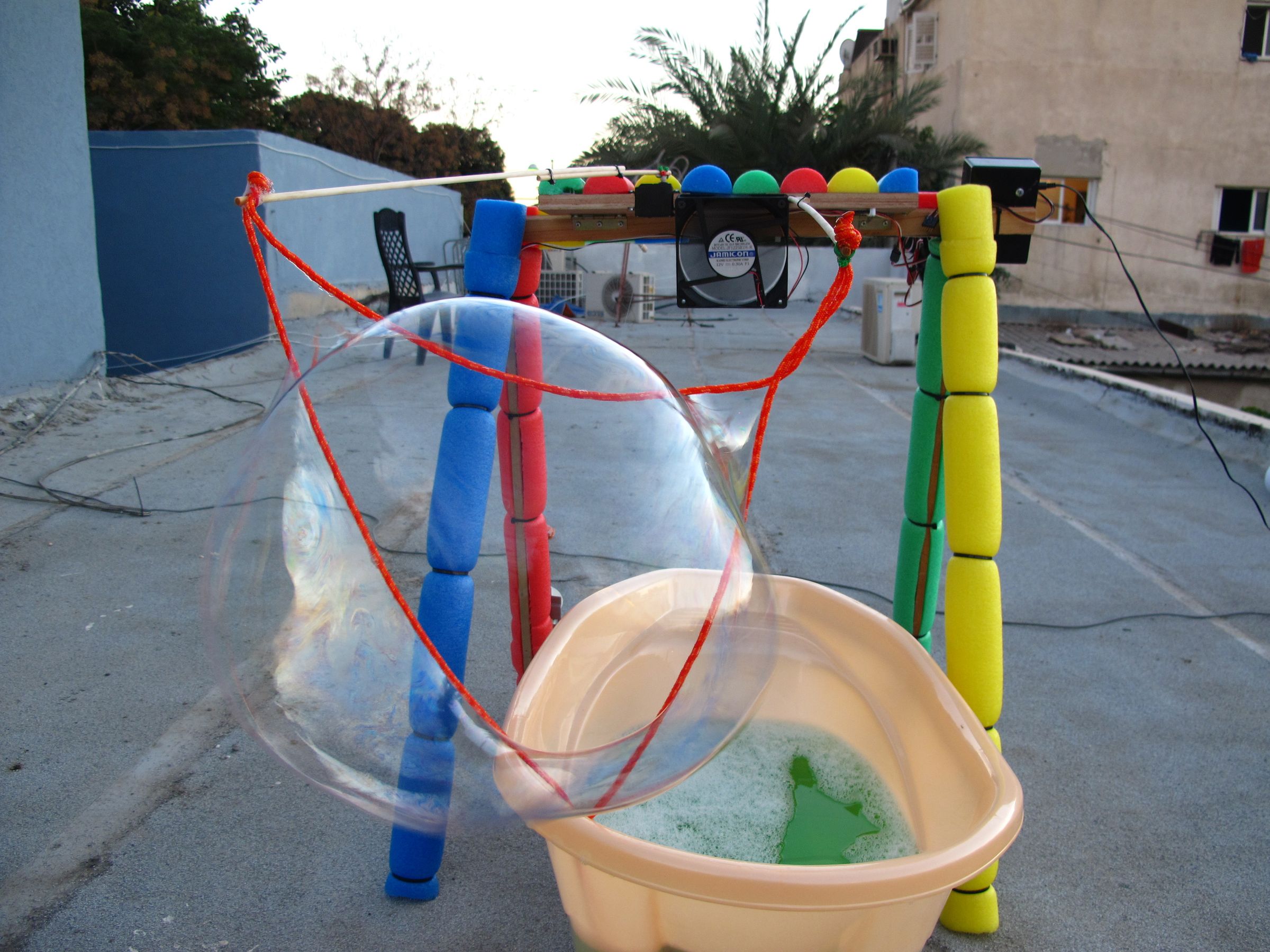 Bubblebot: Gigantic Bubble Generator : 9 Steps (with Pictures ...