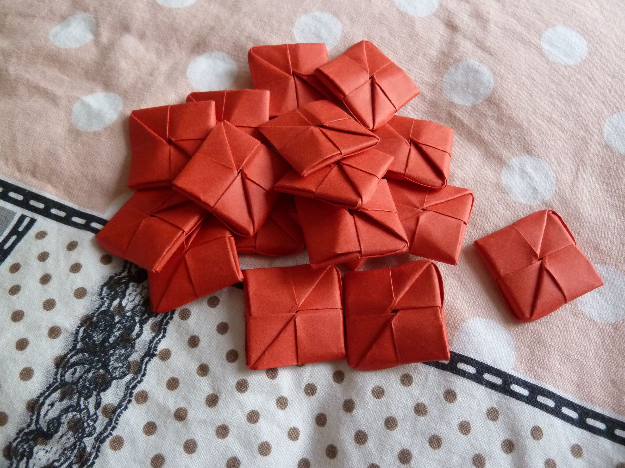 Paper Heart Decorations : 16 Steps (with Pictures) - Instructables