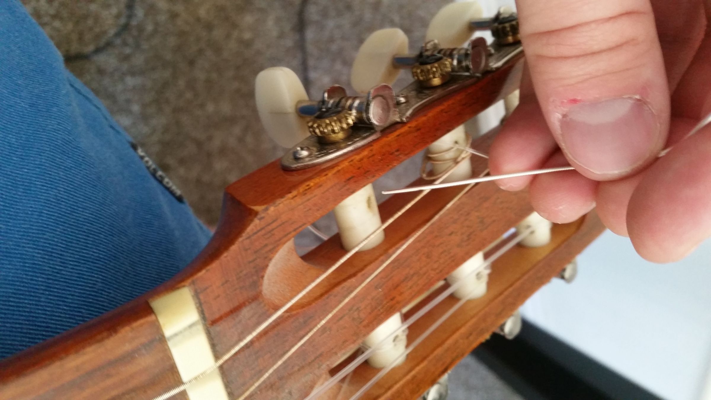 How to Re-string a Classical Guitar : 11 Steps (with Pictures ...