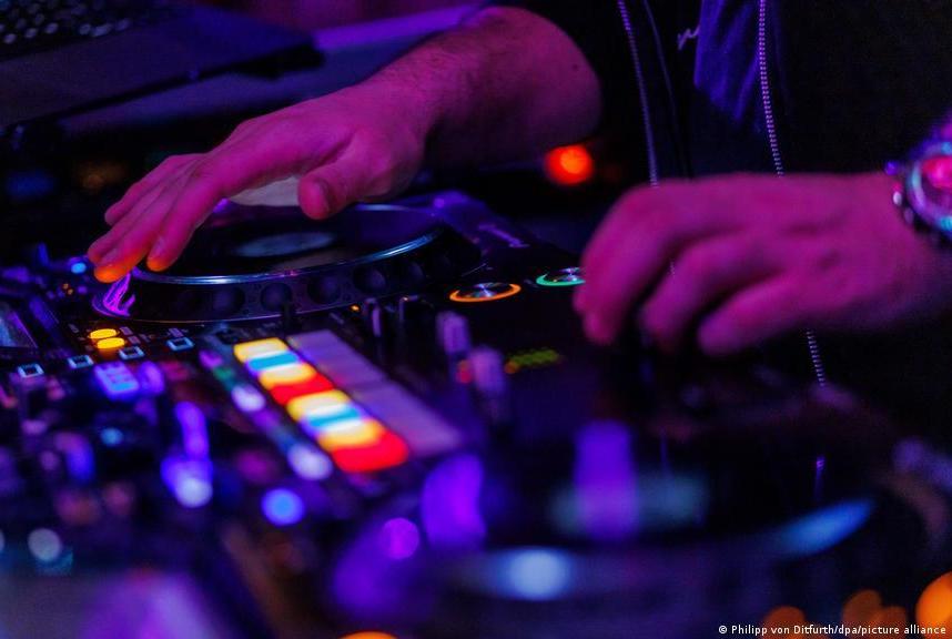 Dj Set With Raspberry Pi And Adafruit Circuit Playground Bluefruit 3 Steps Instructables