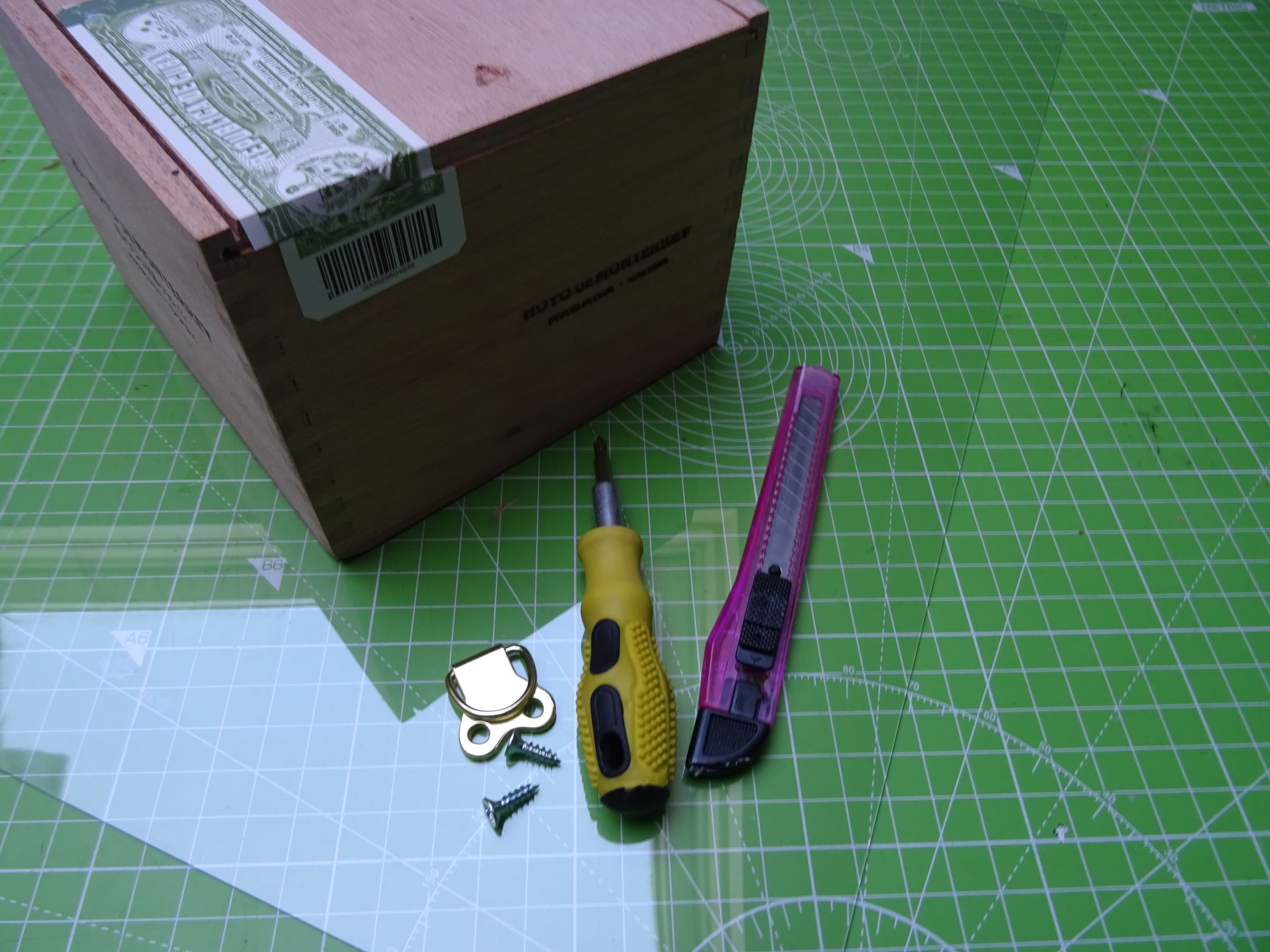 Cigar Box Keepsake Frame : 5 Steps (with Pictures) - Instructables