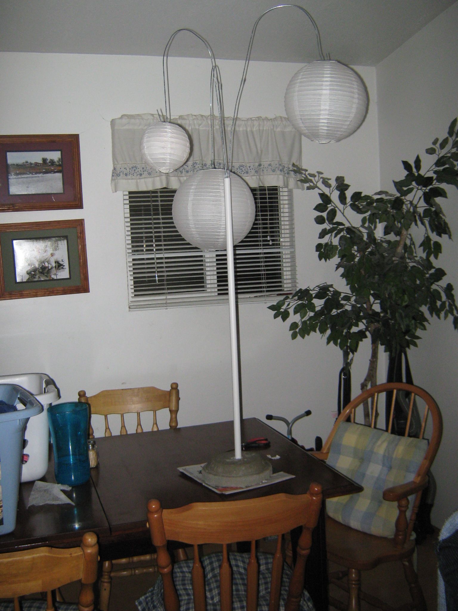 Freestanding Paper Lantern Table Decorations : 3 Steps - Instructables