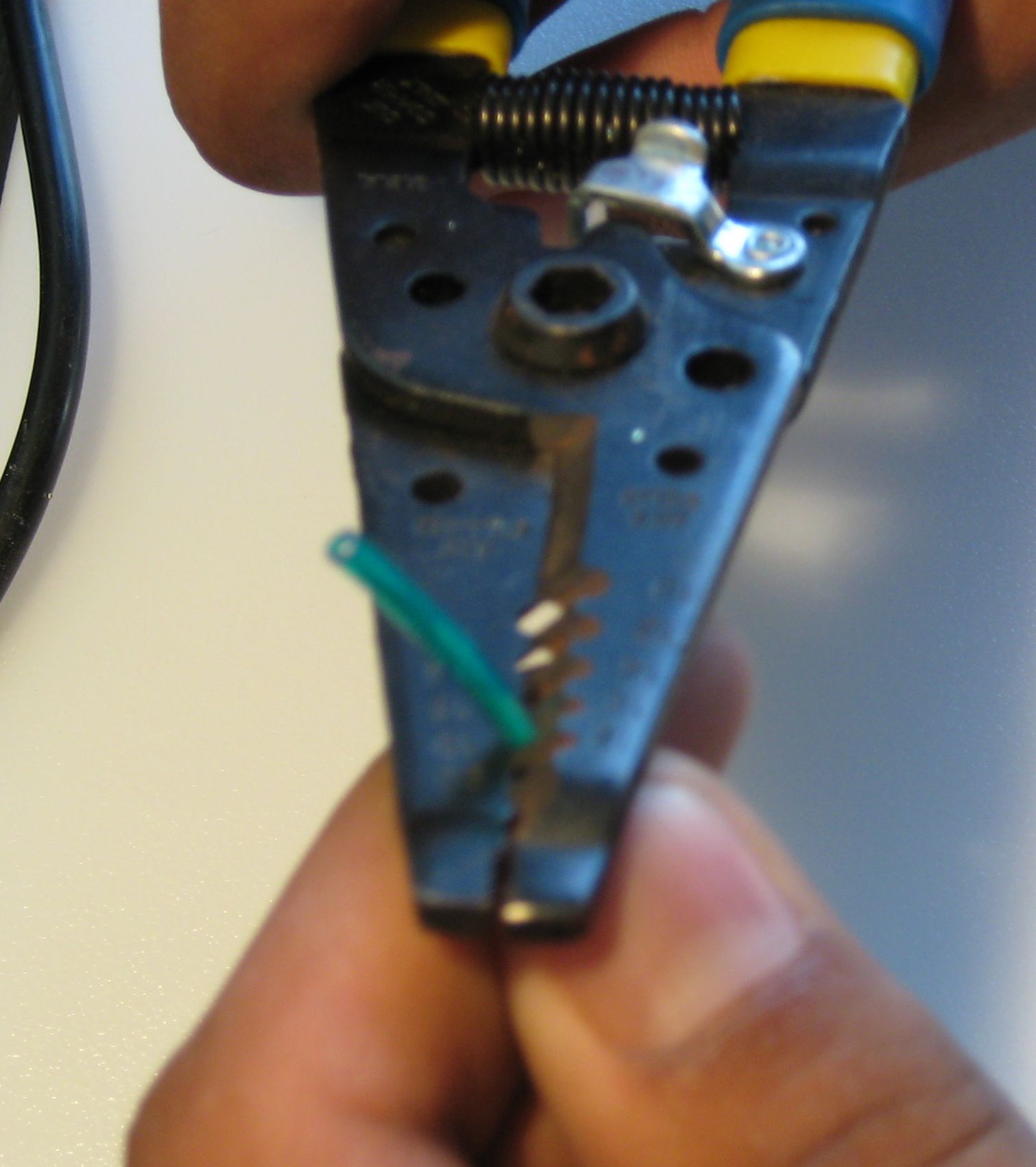 How to Solder EL (Electroluminescent) Wire : 7 Steps (with Pictures ...