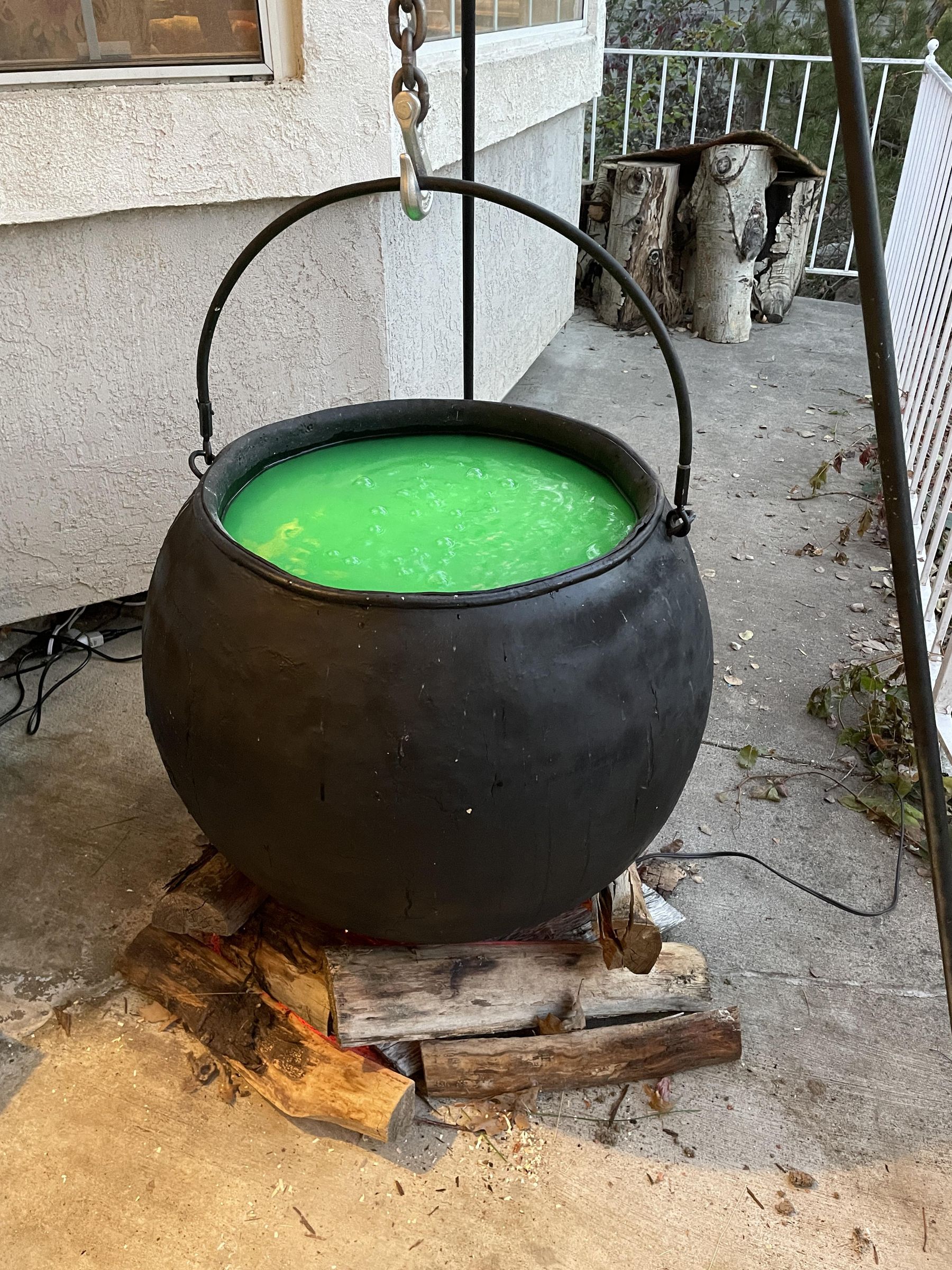 Halloween Full-size Bubbling Cauldron Prop : 7 Steps (with Pictures ...