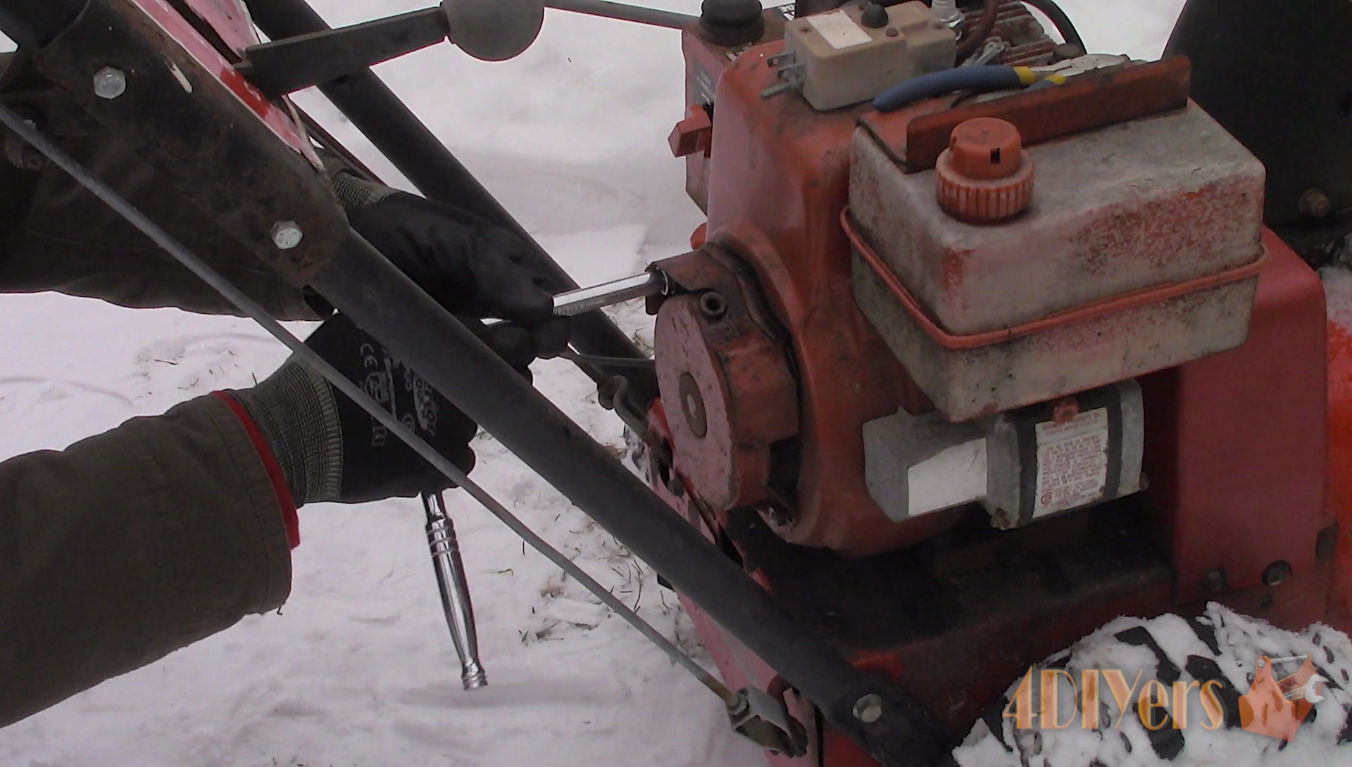 How to Replace an Engine's Pull Cord : 4 Steps (with Pictures ...