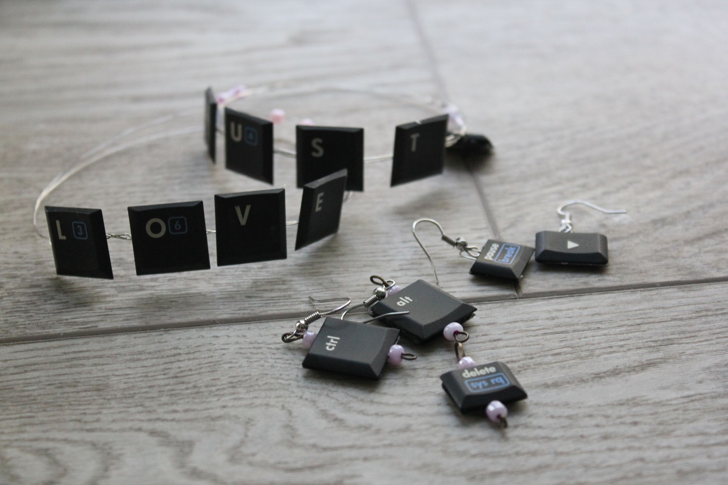 Computer Keyboard Jewelry : 7 Steps (with Pictures) - Instructables