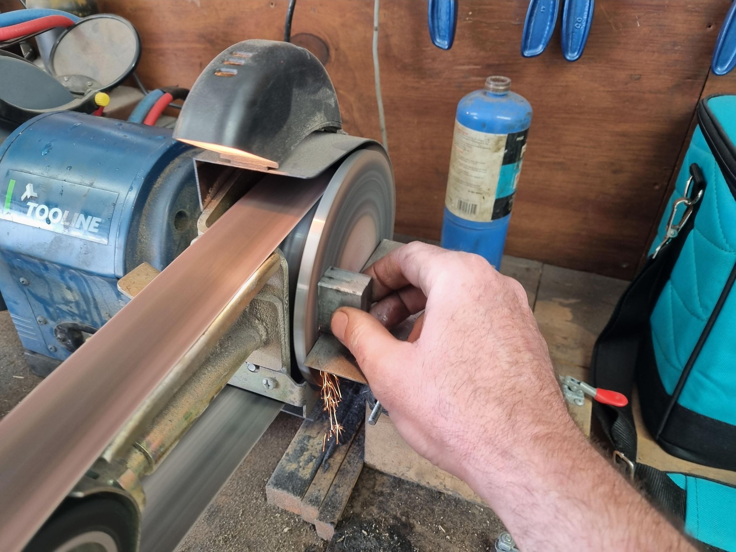 Scrap Metal Grinder Tool Rest : 7 Steps (with Pictures) - Instructables