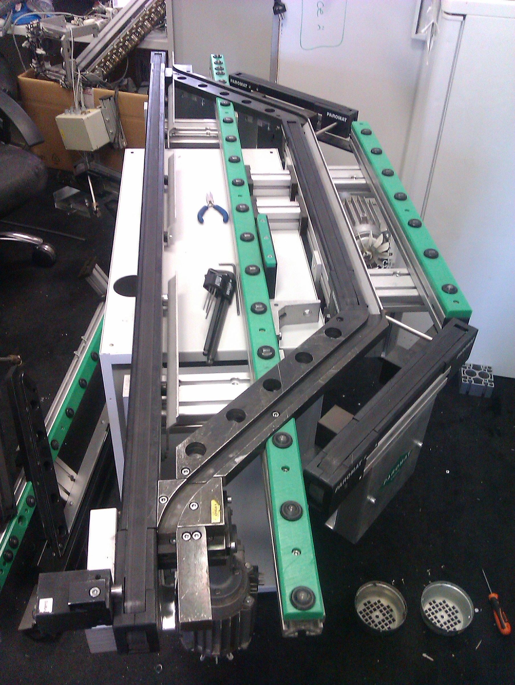 Robotic Arm With Conveyor, Able to Assembly Work Pieces Underway : 9 ...