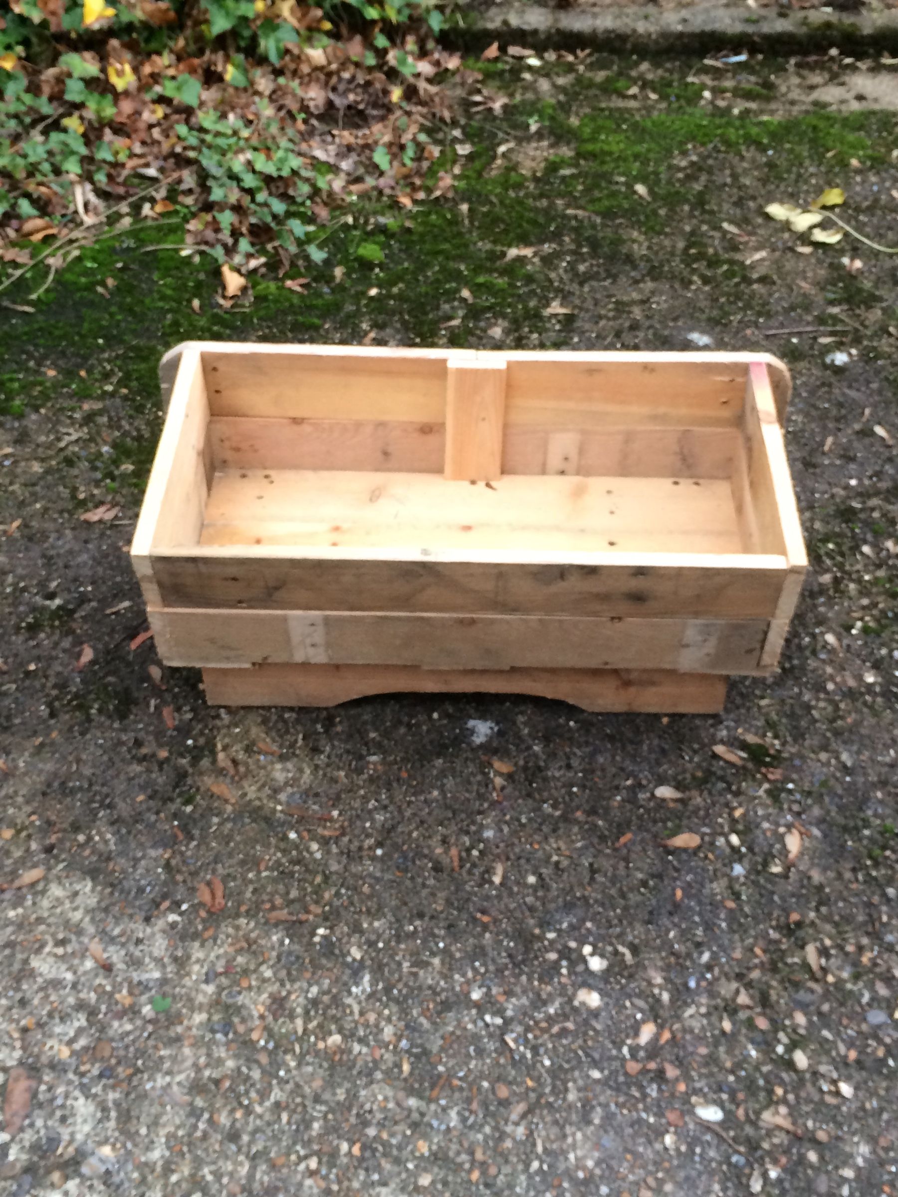 Two Pallets Herb Trough : 4 Steps (with Pictures) - Instructables
