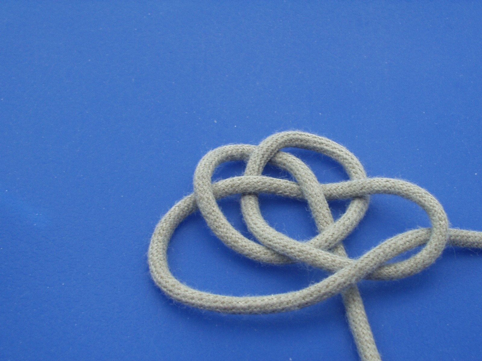 Wordless Tutorial III - Single Strand Diamond Stopper Knot : 12 Steps ...