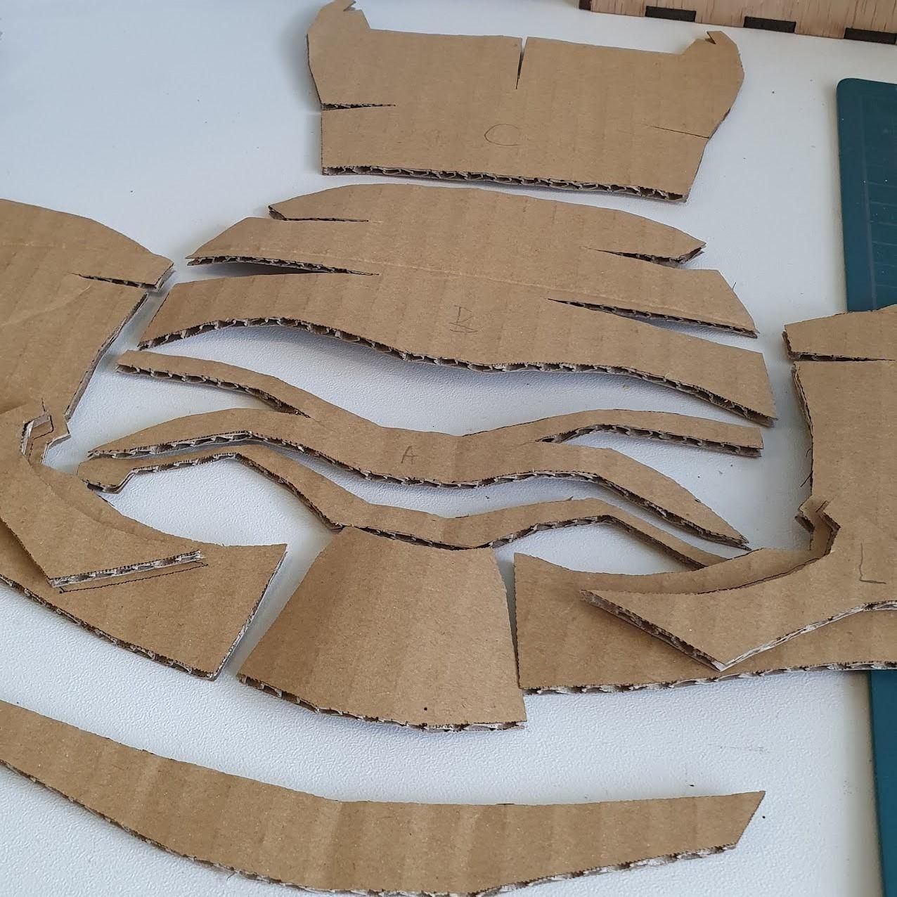 DIY 2022 the Batman Cardboard Costume : 3 Steps - Instructables