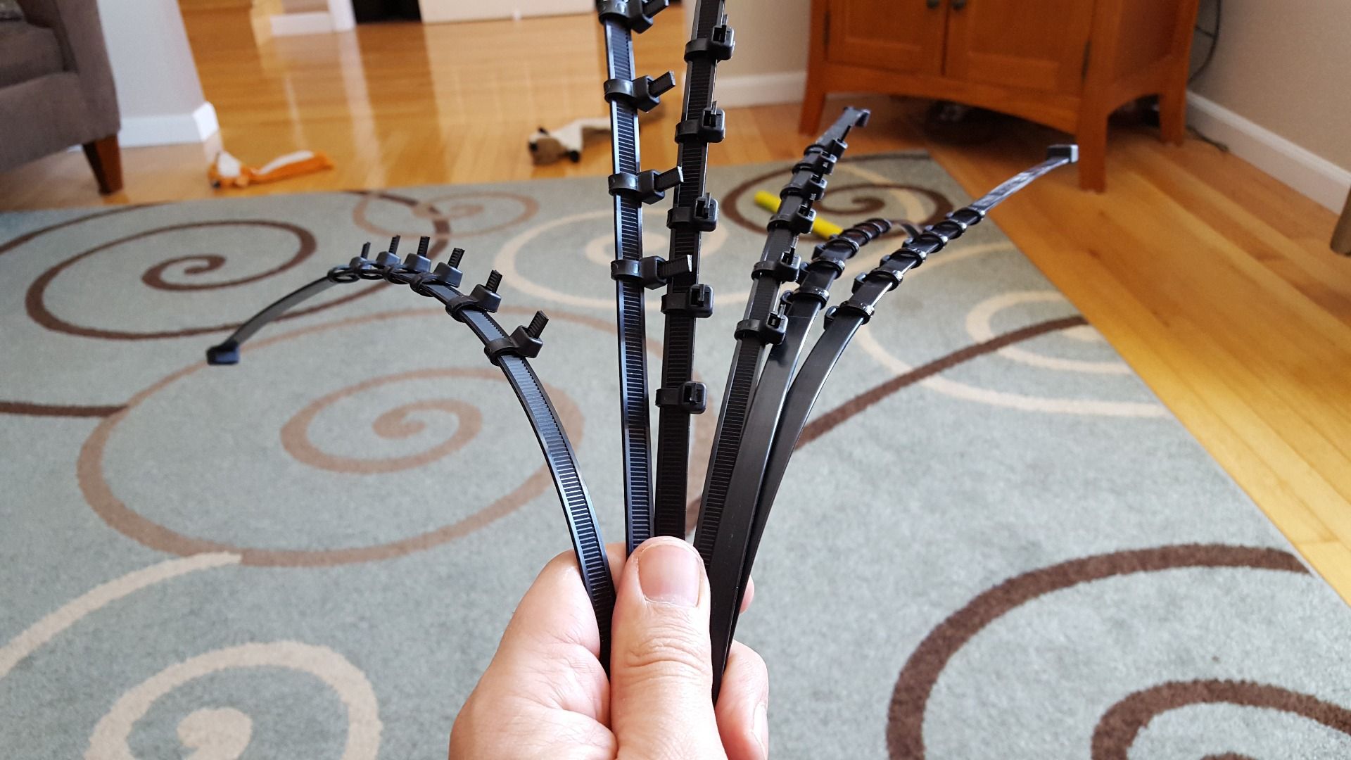 How to Make Emergency Zip Tie Snow Chains : 4 Steps (with Pictures ...