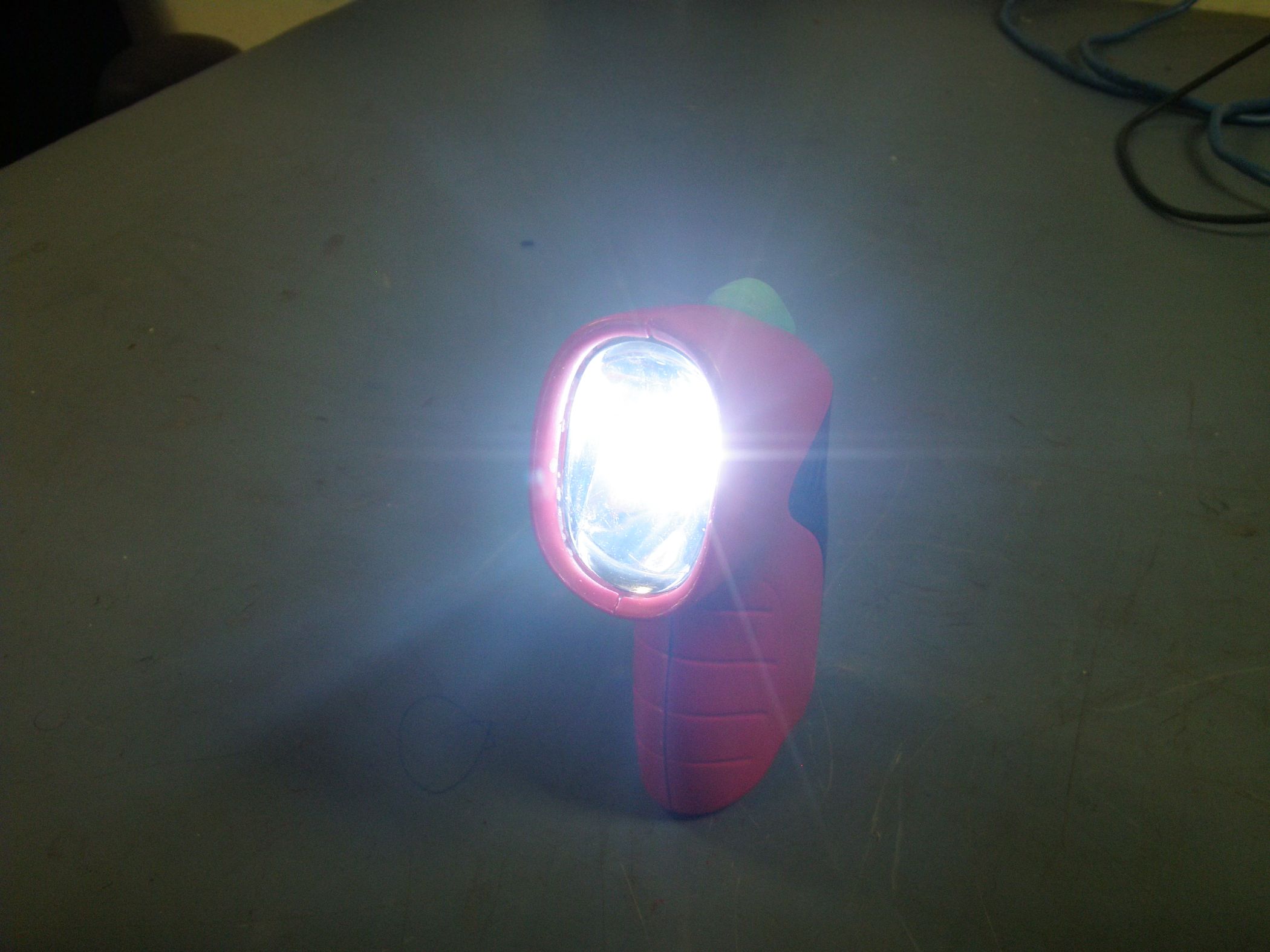 How to Turn a Dead Flashlight Into an Uber LED Light : 7 Steps (with ...