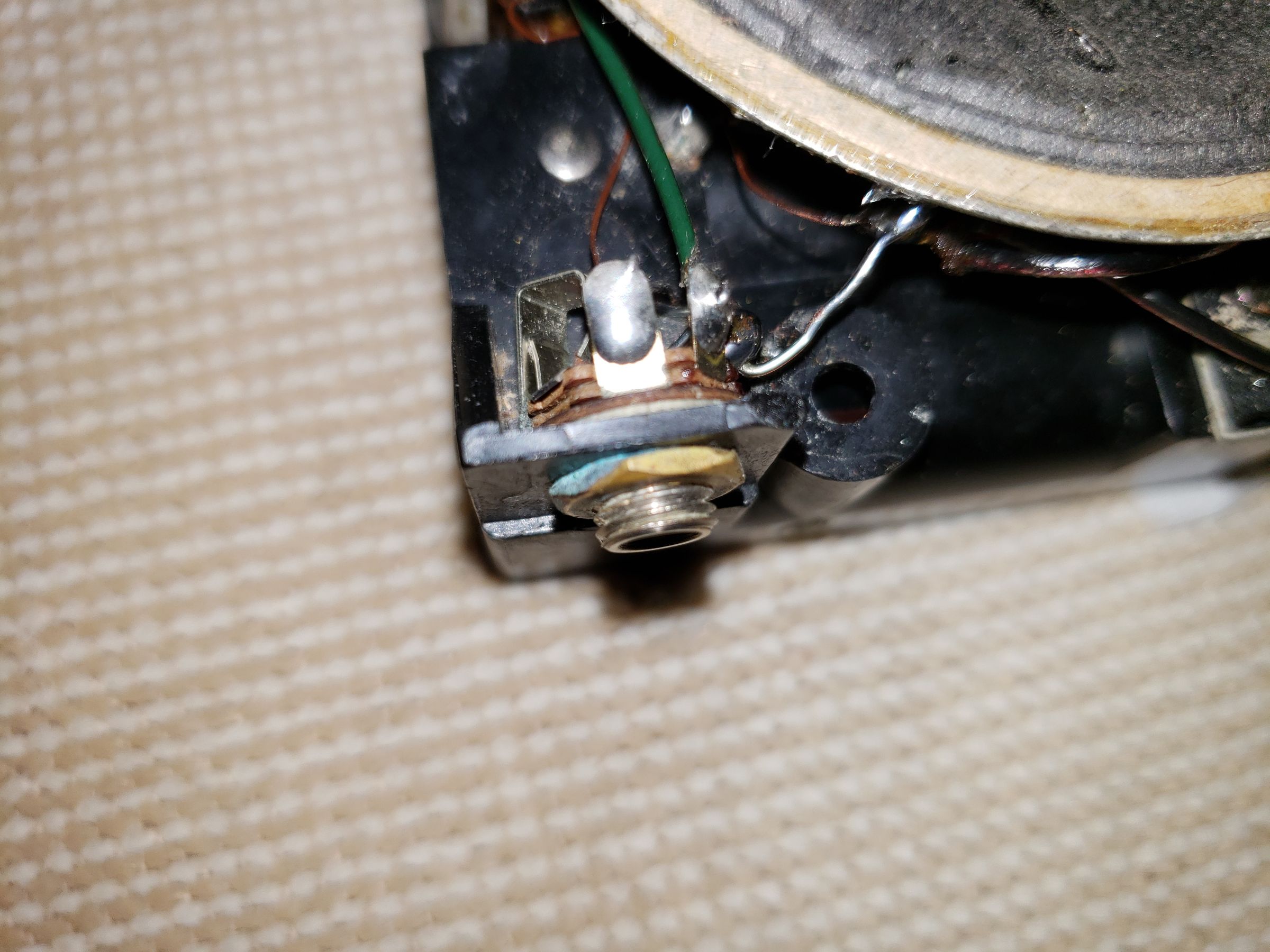 Bringing a 1955 Transistor Radio Back to Life : 7 Steps - Instructables