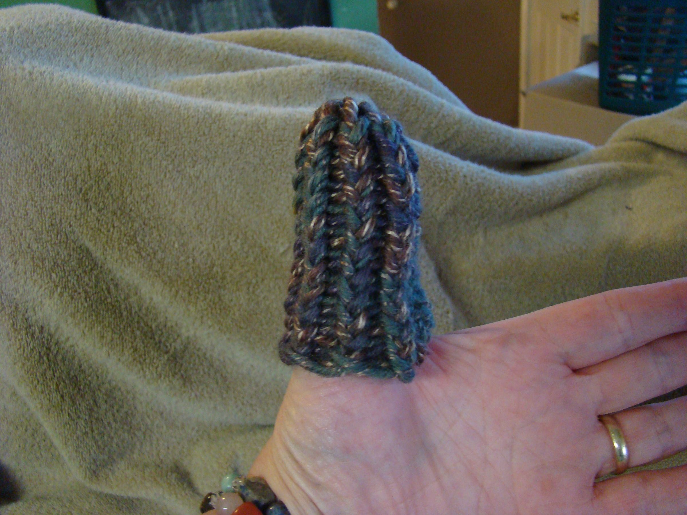 How to Make Warm Mittens Using a Round Loom : 22 Steps - Instructables