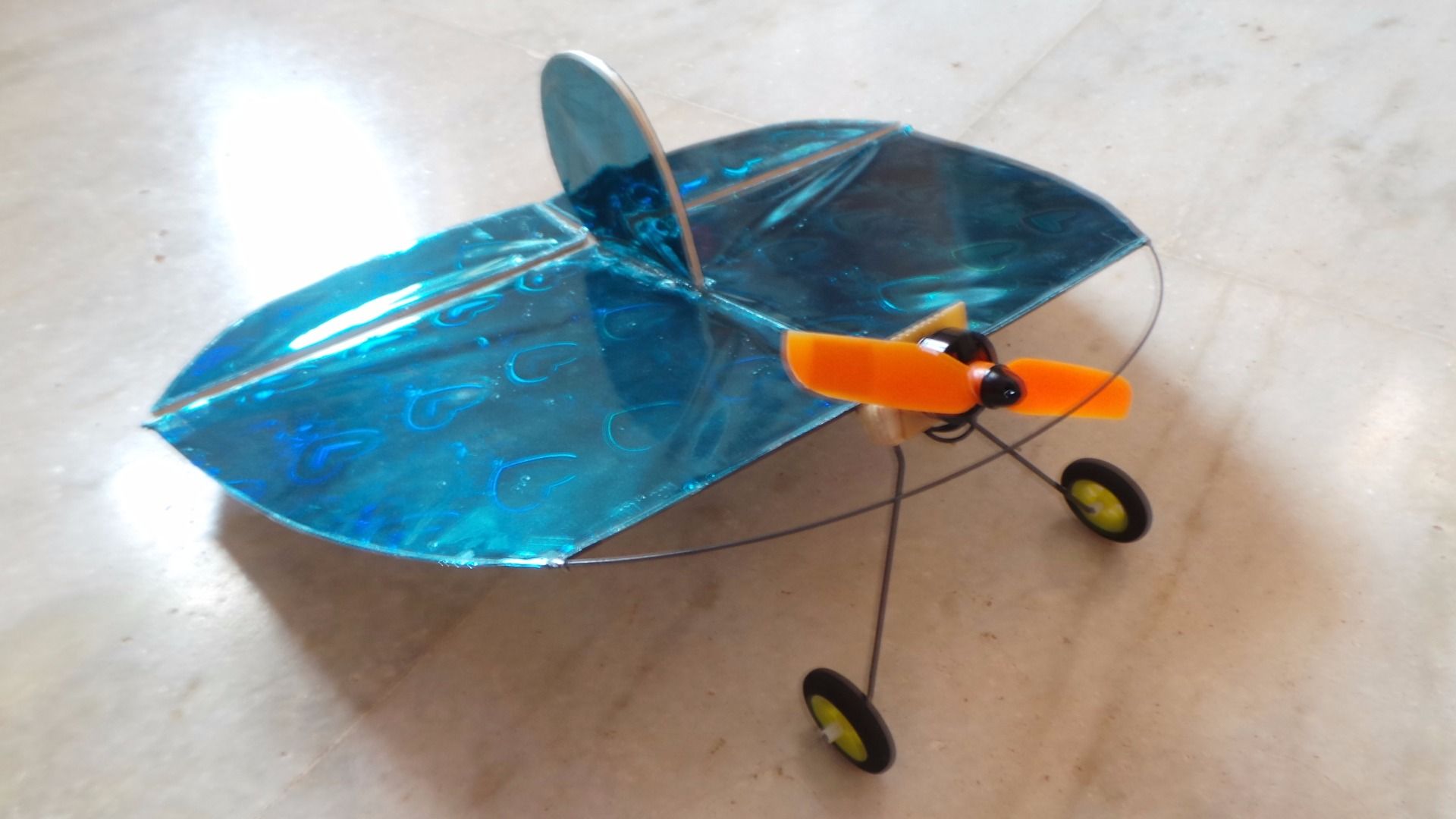 Anything Can Fly!!!( a Simple RC Kite!) : 4 Steps - Instructables