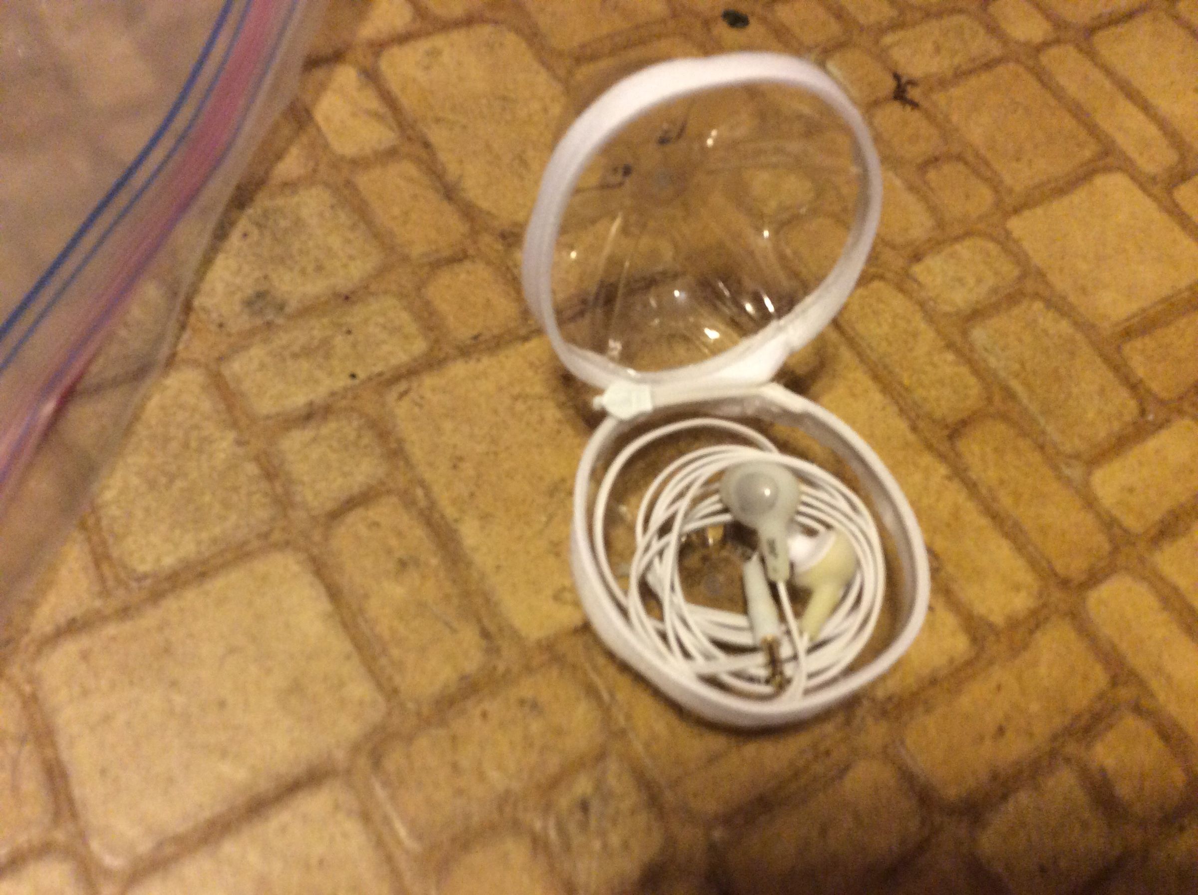 Quick and Easy Earbud Case : 4 Steps - Instructables