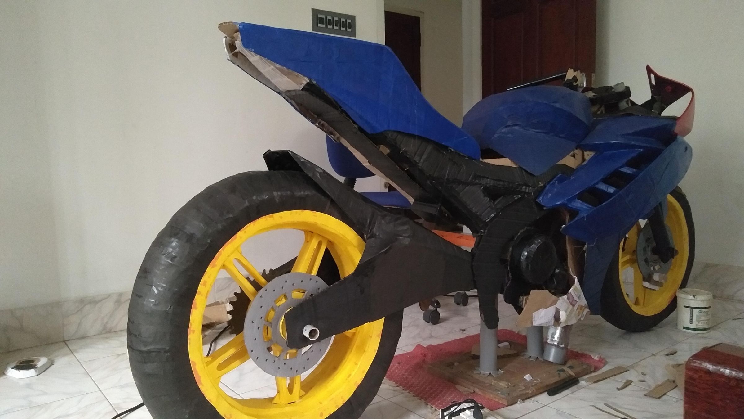Yamaha R15 Bike Lifesize Model Made Entirely Out of Cardboard : 5 Steps ...