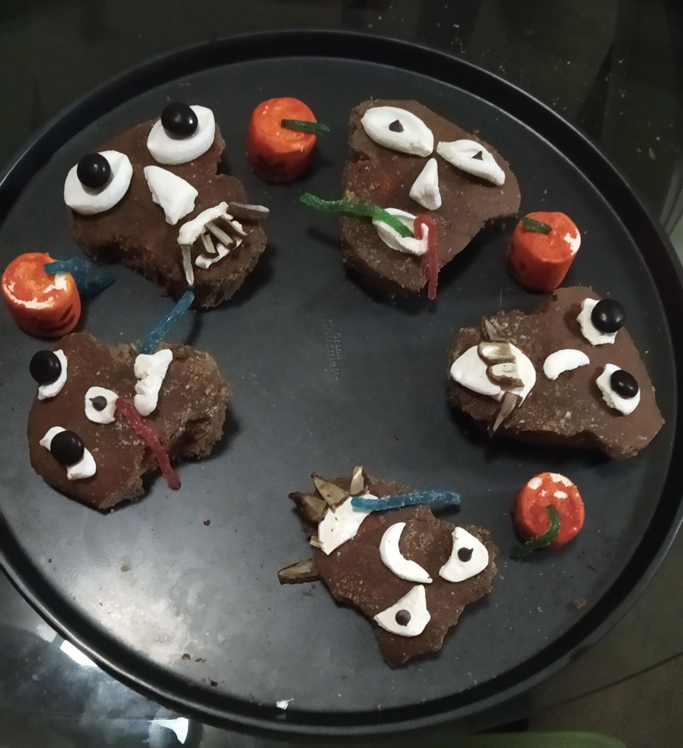 Skeleton Face Cakes 🥧 : 4 Steps - Instructables