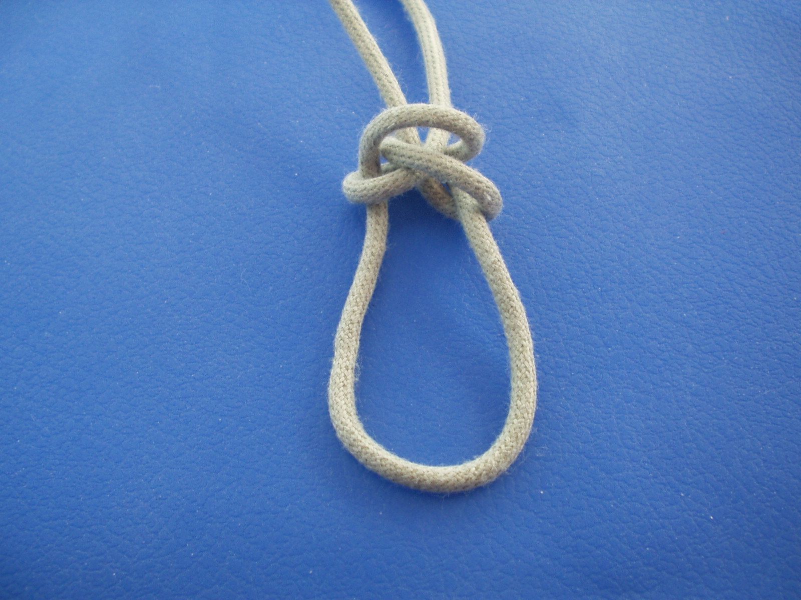 Overhand, Overhand Stopper Knot : 8 Steps - Instructables