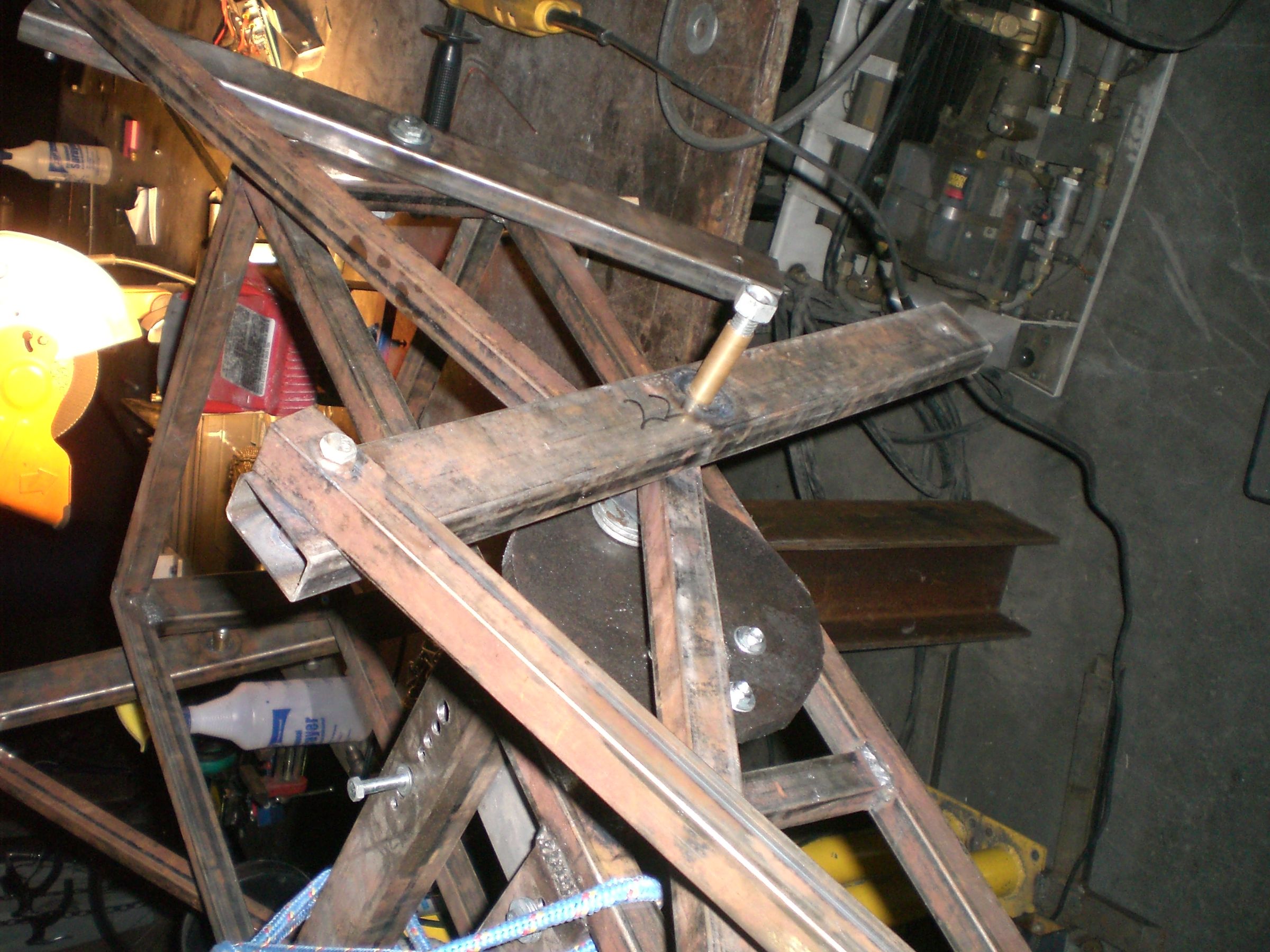 Six Legged Walker With Strong Joints! : 8 Steps - Instructables