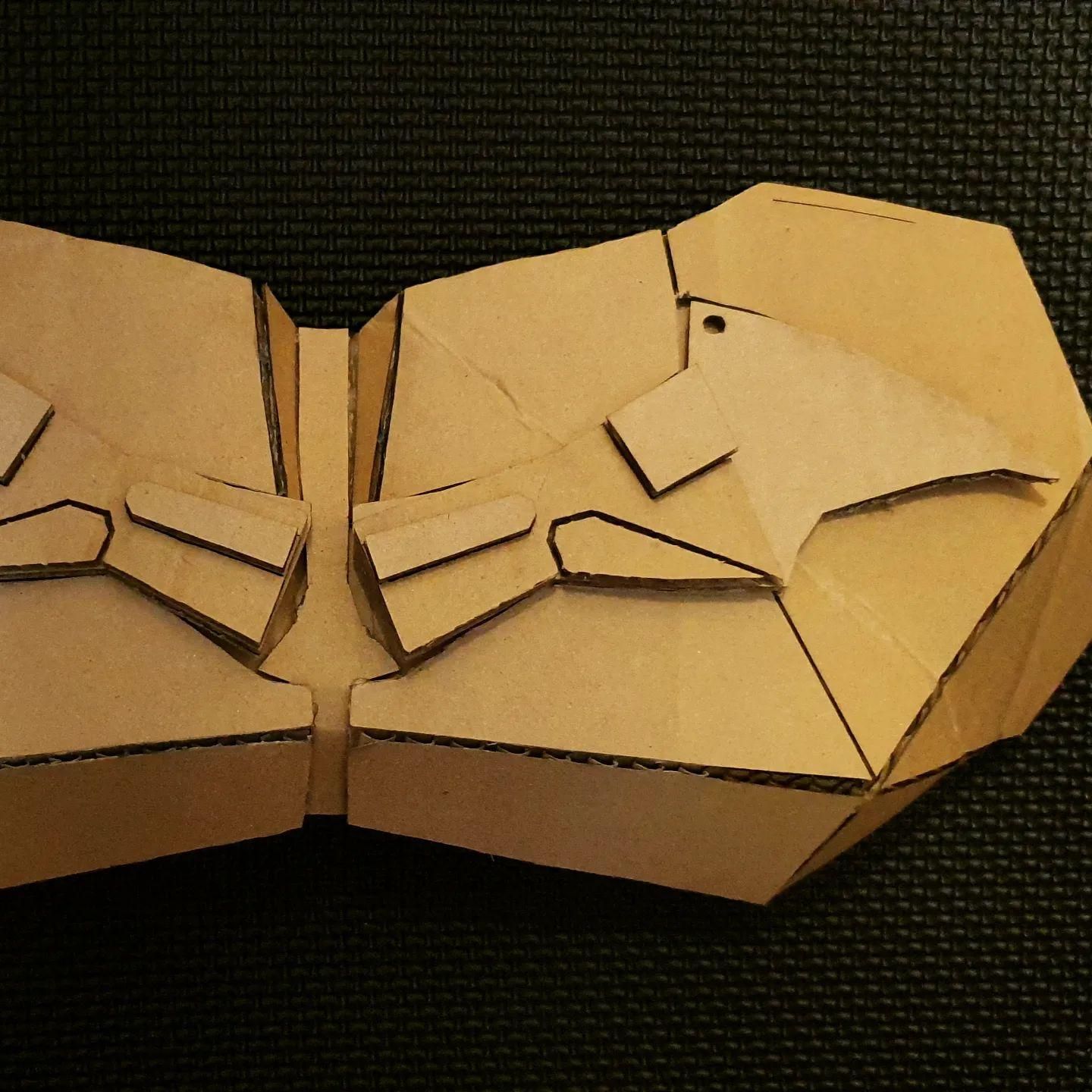 DIY 2022 the Batman Cardboard Costume : 3 Steps - Instructables