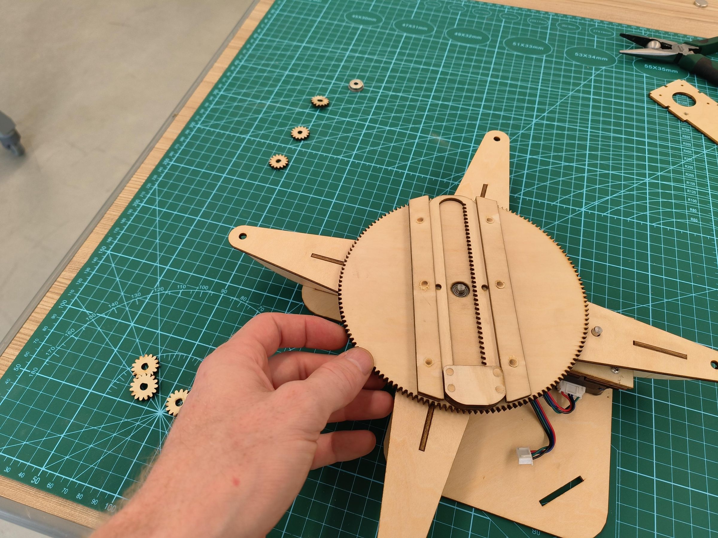 World’s First Cycloid Art Table: How I Built This Arduino-Powered ...
