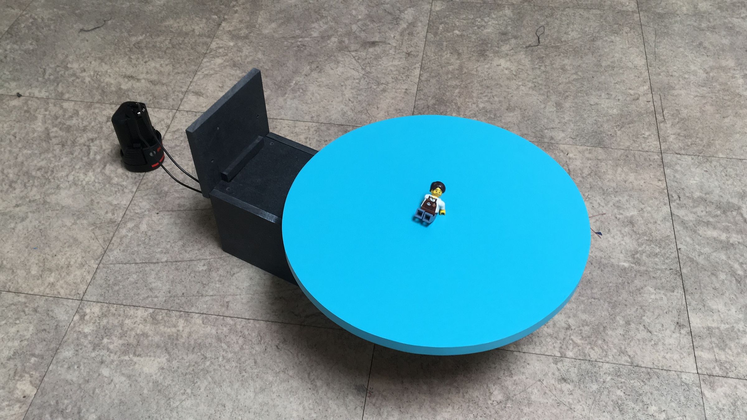 Portable Motorized Turntable (from an Angle Grinder) : 6 Steps (with ...