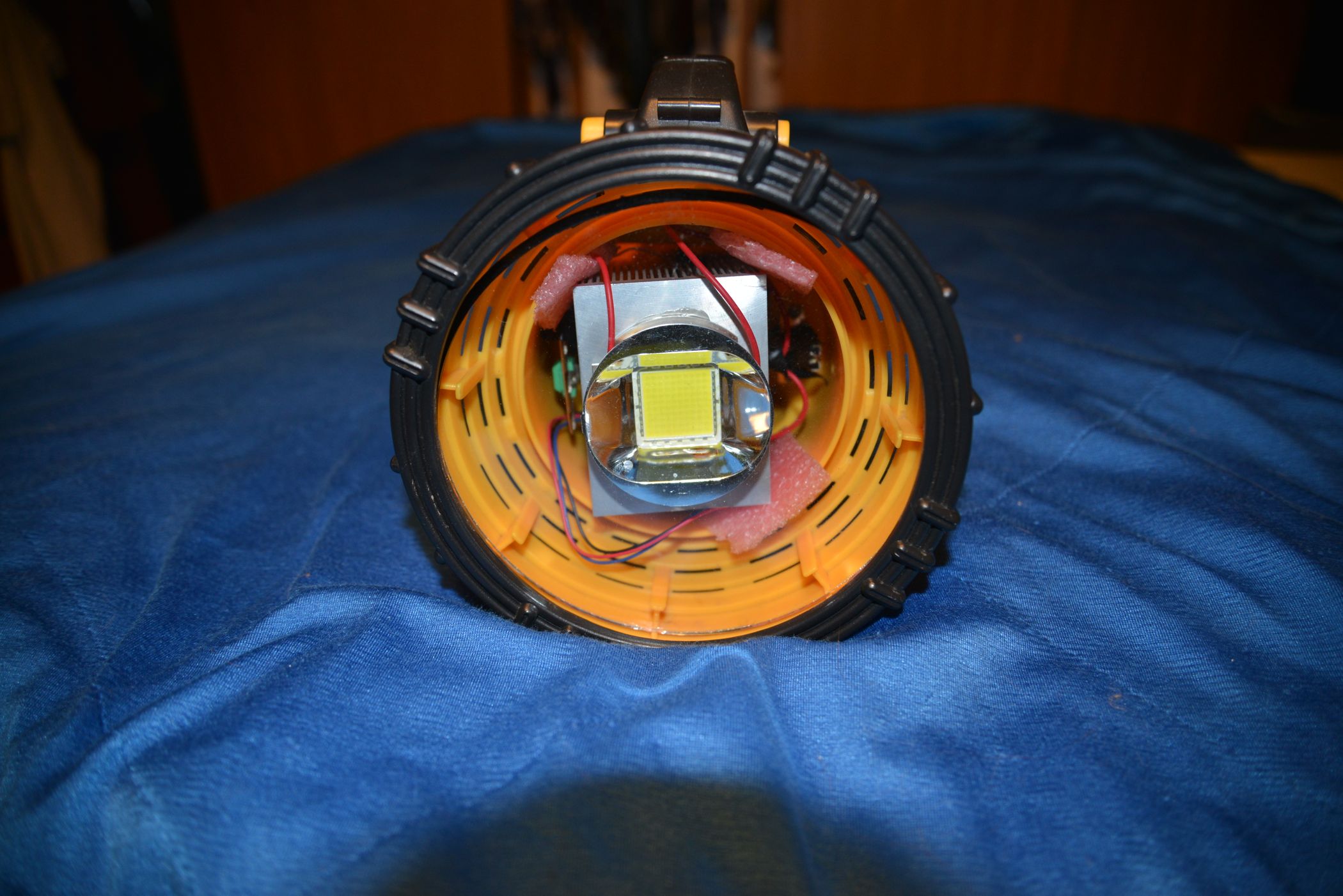 8000 Lumen Led Flashlite - Instructables