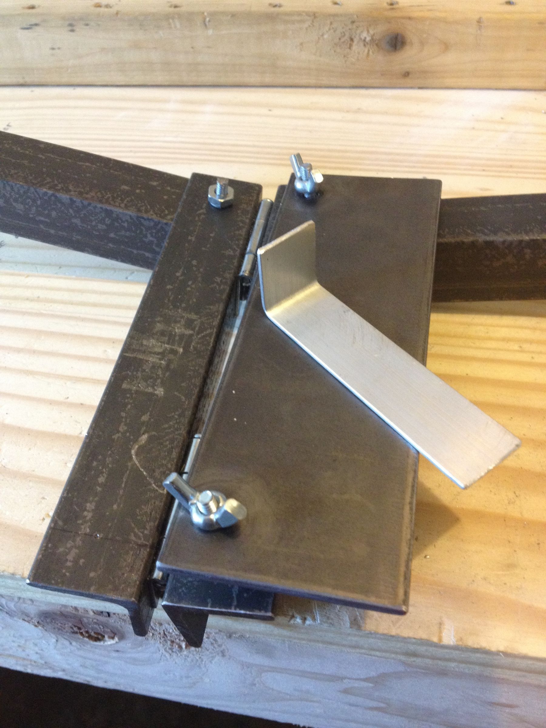 Inexpensive Soft Metal Bending Tool : 4 Steps (with Pictures ...