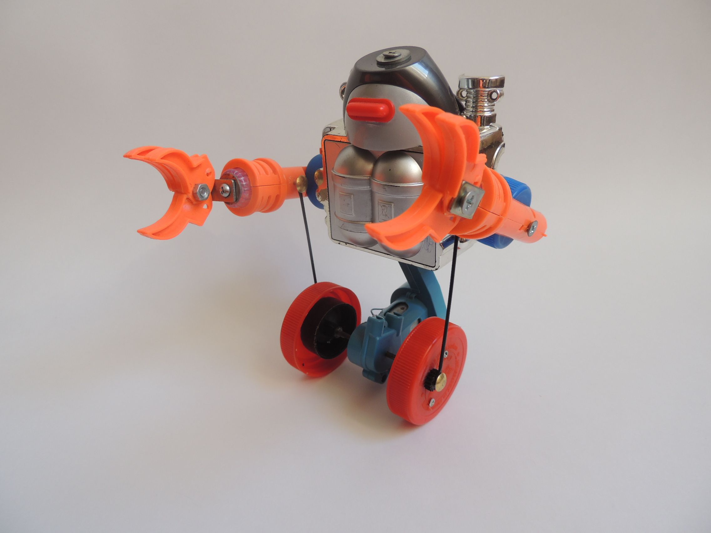 Roboto, the Wobbling Toy Robot (evolution of Randofo's "Wobbler") : 11 ...