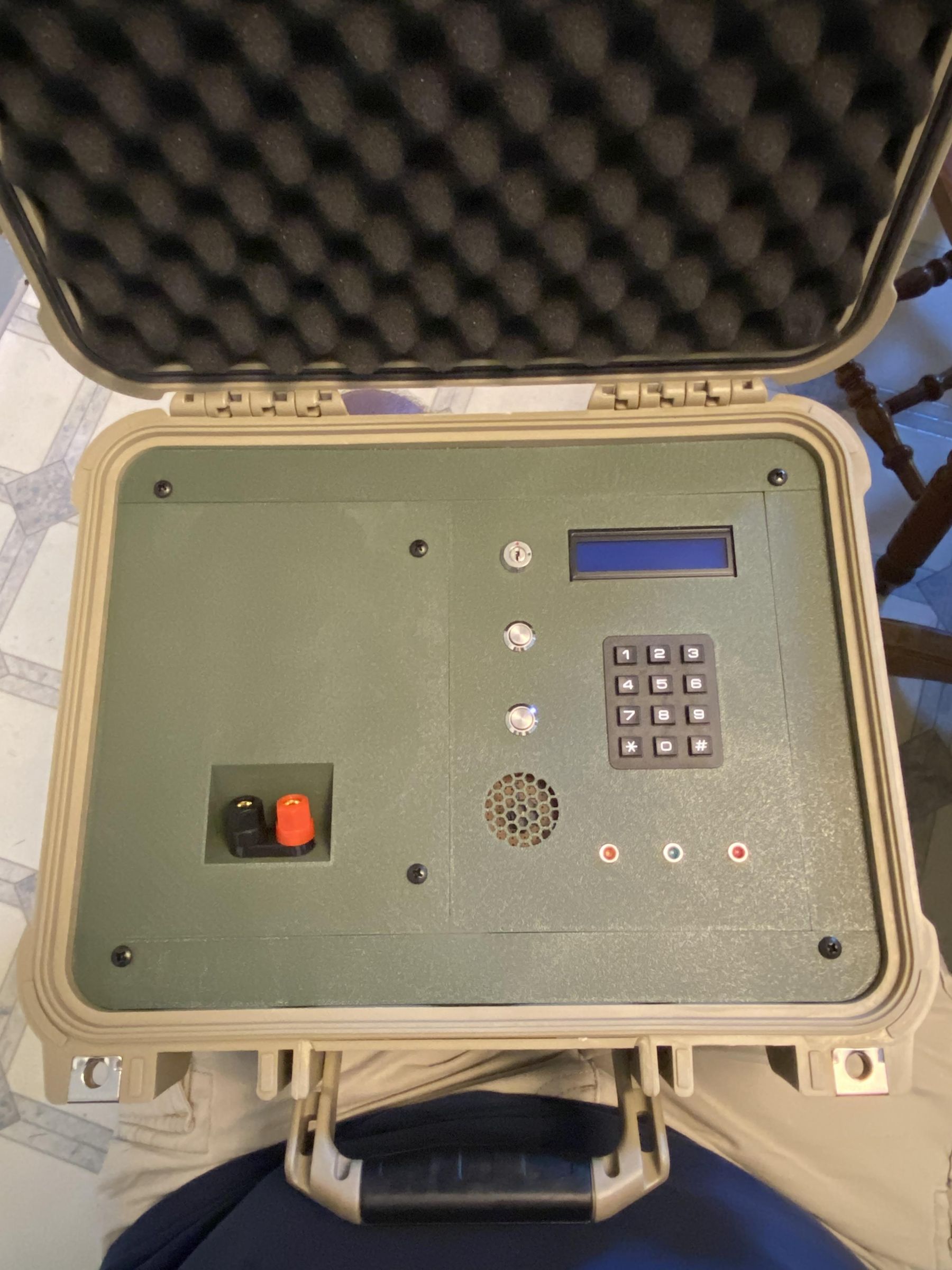 Arduino Defuseable Bomb, Perfect for Airsoft Games! (with Timer, LCD ...