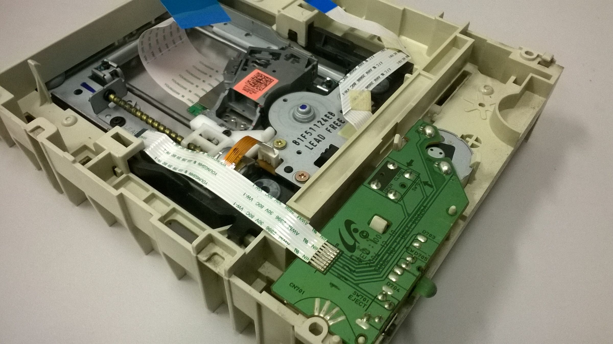 Disassembling a CD/DVD Reader and Reusing Its Parts : 12 Steps (with ...