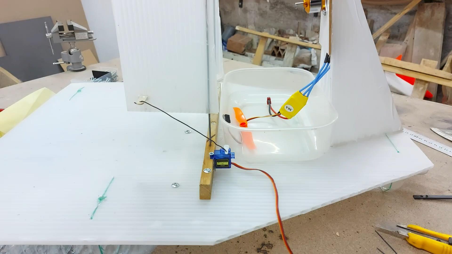 Building an RC Feeder Airboat for Fishing : 11 Steps (with Pictures ...